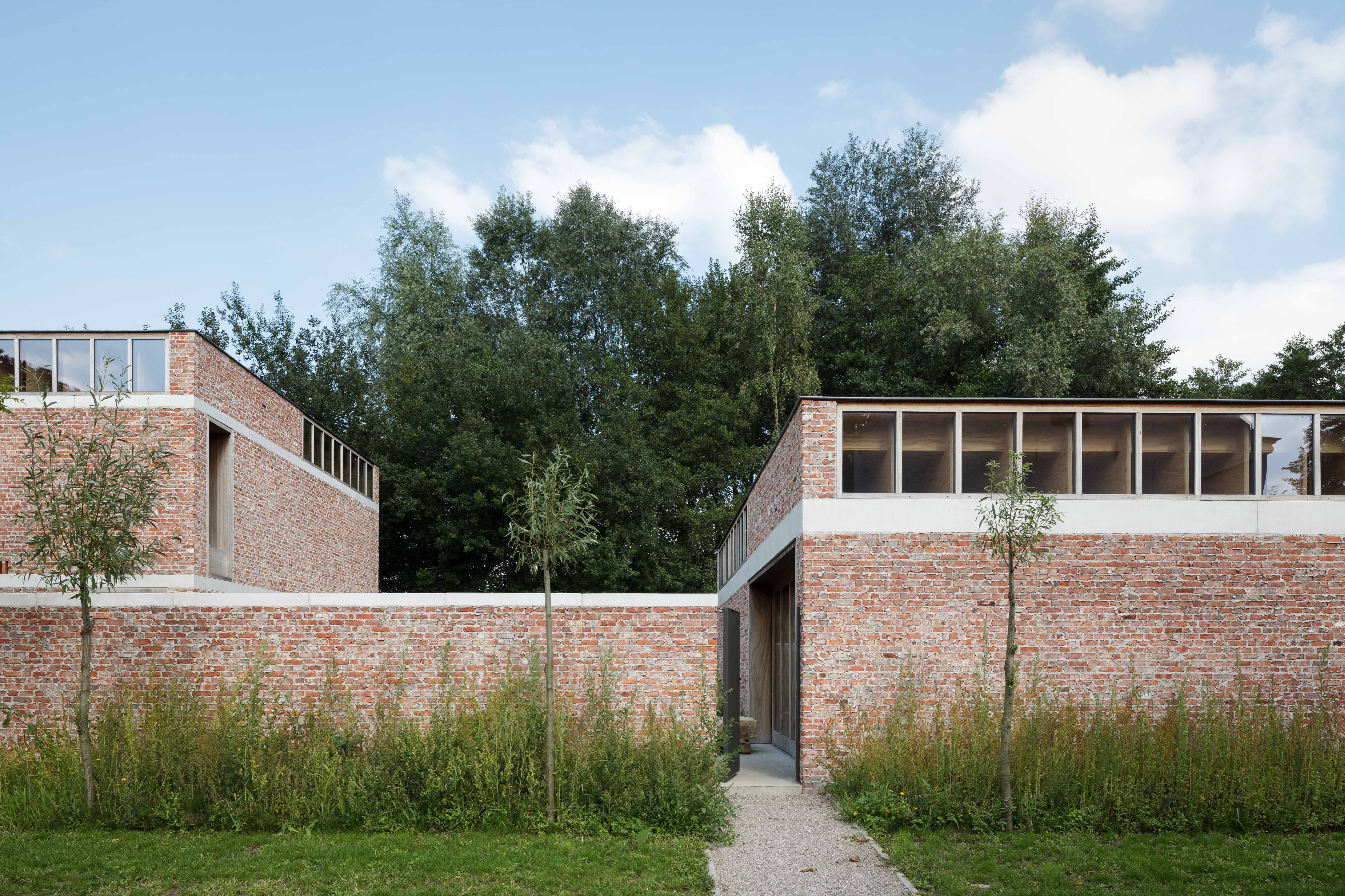 House and workshop for an artist (i.c.w Peter Van Gelder, architect) by ...