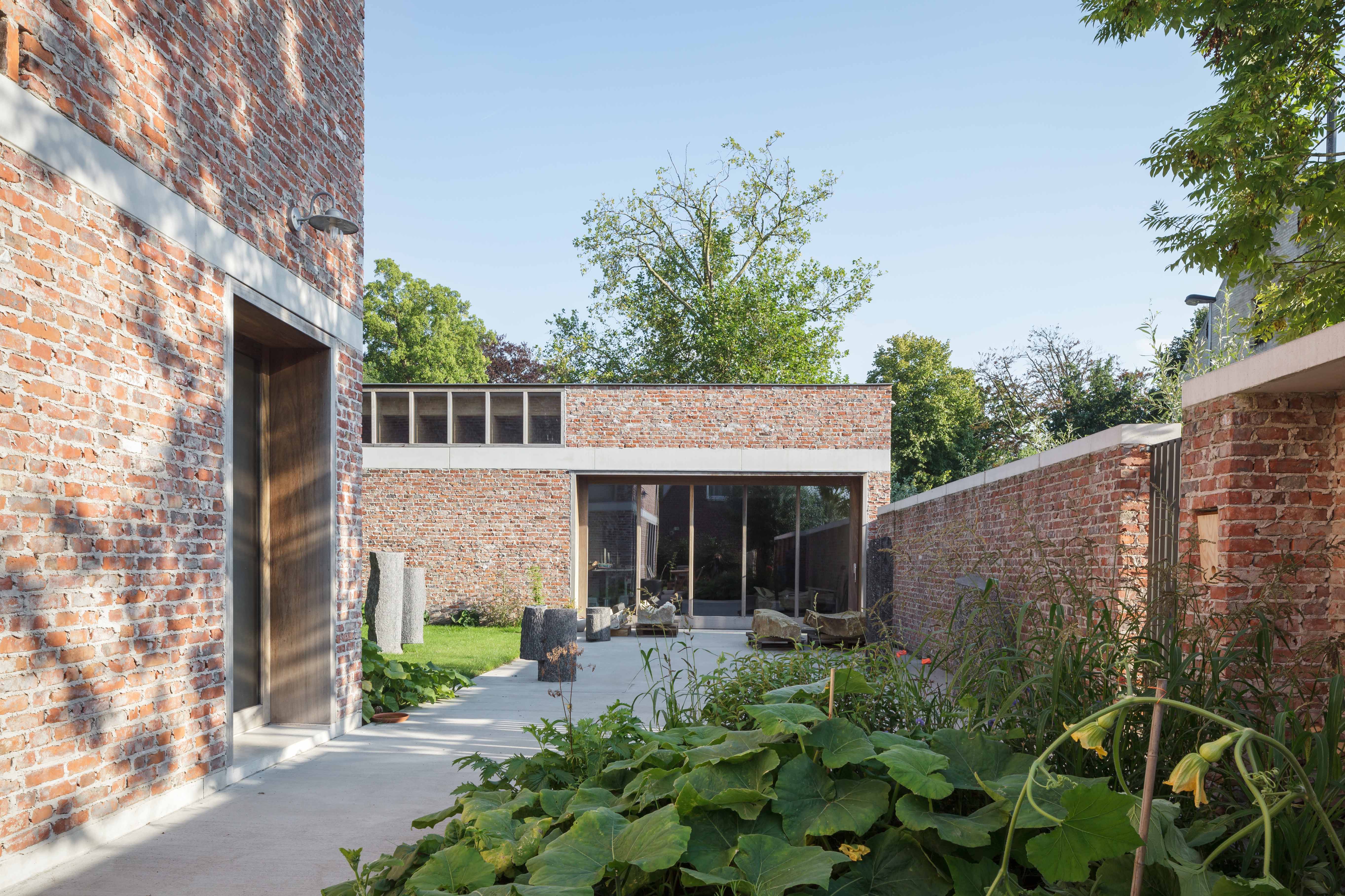 House and workshop for an artist (i.c.w Peter Van Gelder, architect) by ...