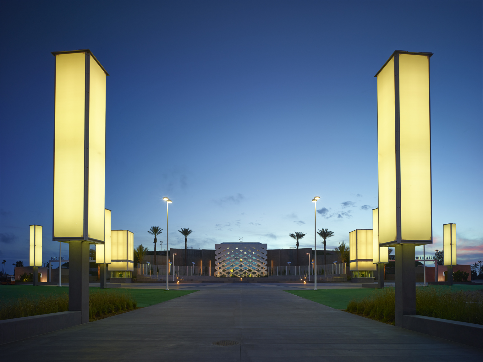 Pacific Amphitheatre by MAKE Architecture - Architizer