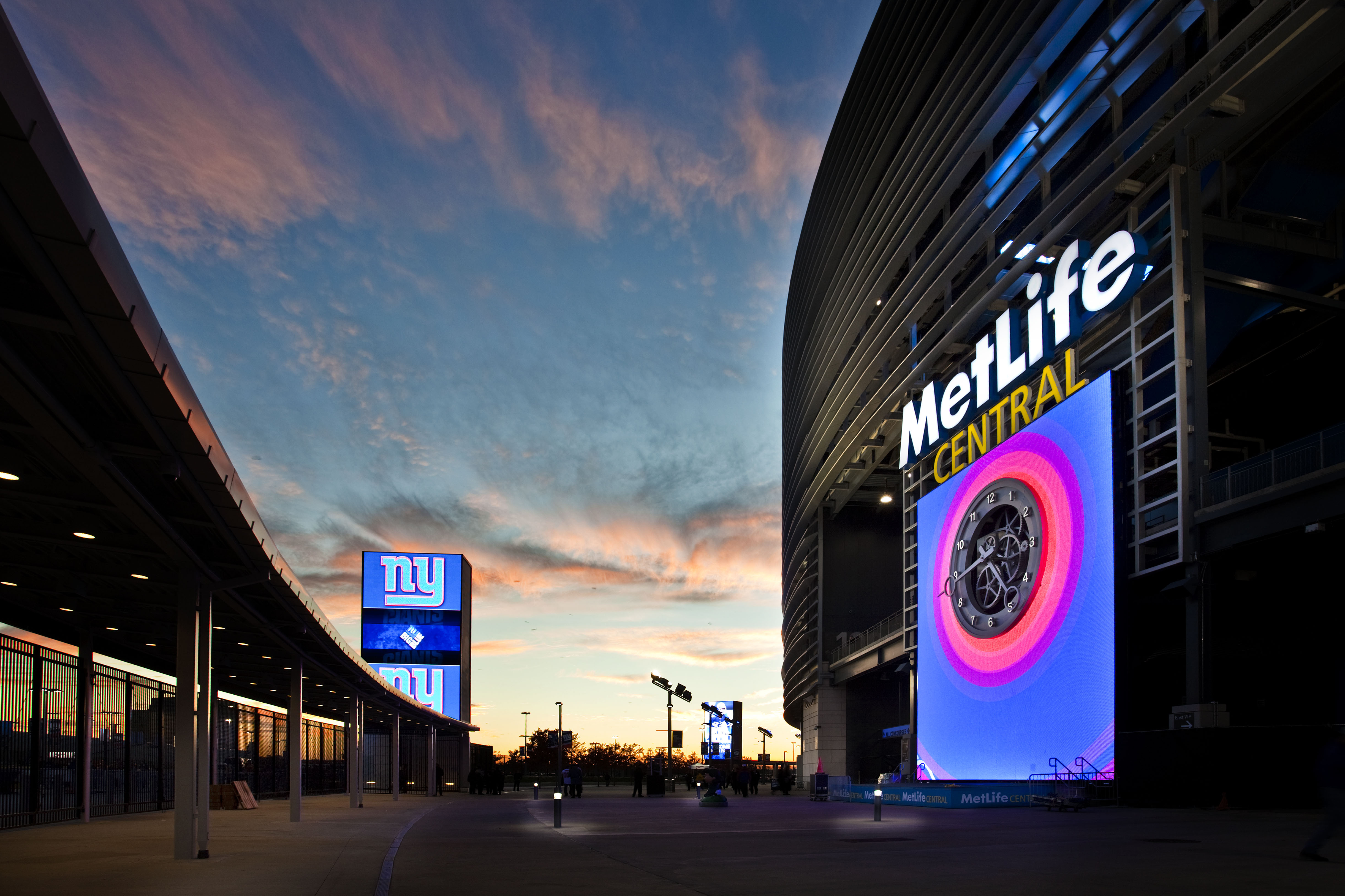 METLIFE | METLIFE CENTRAL AT THE NEW MEADOWLANDS STADIUM by Clickspring ...