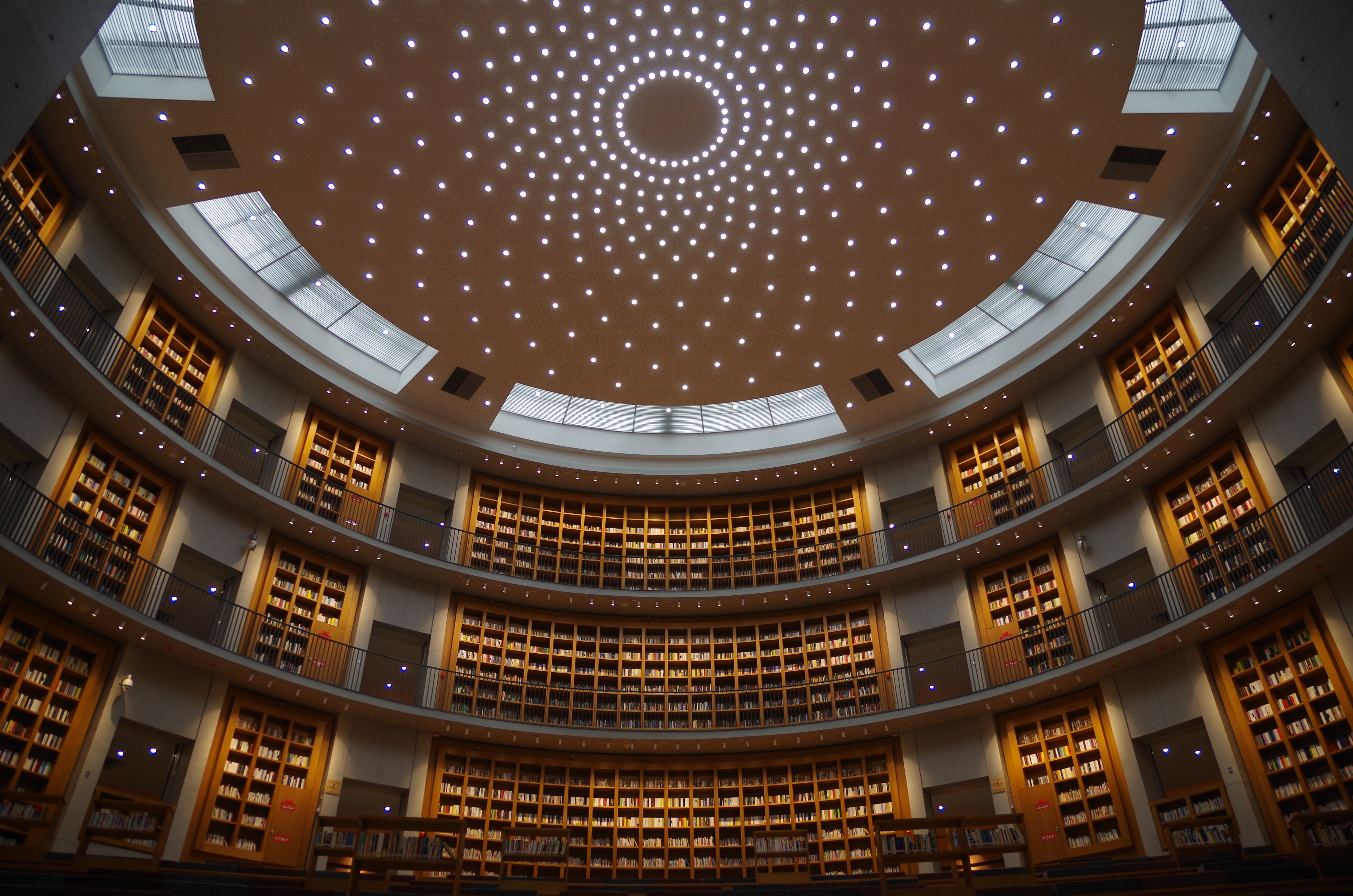 Zhejiang Yuexiu University of Foreign Languages Jinghu Campus Library ...