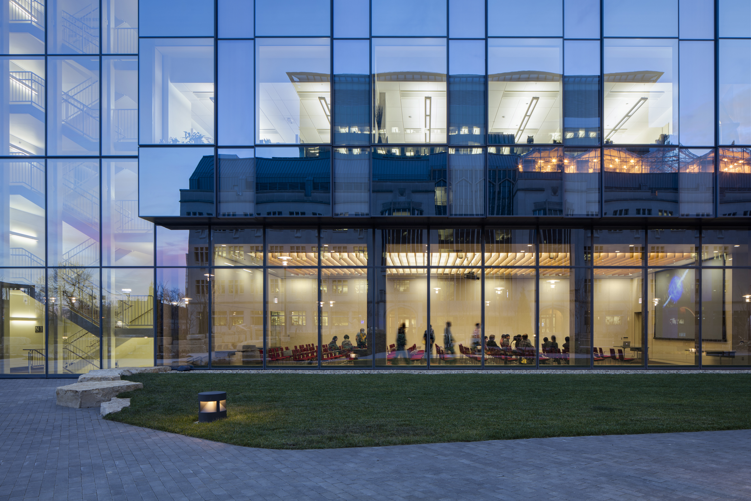 University of Chicago William Eckhardt Research Center by HOK - Architizer