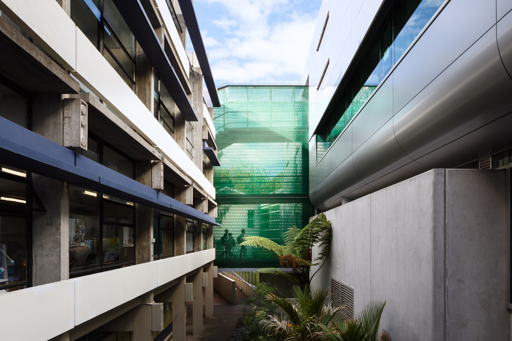 The Kate Edger Walkway, University of Auckland by Kaynemaile Ltd ...