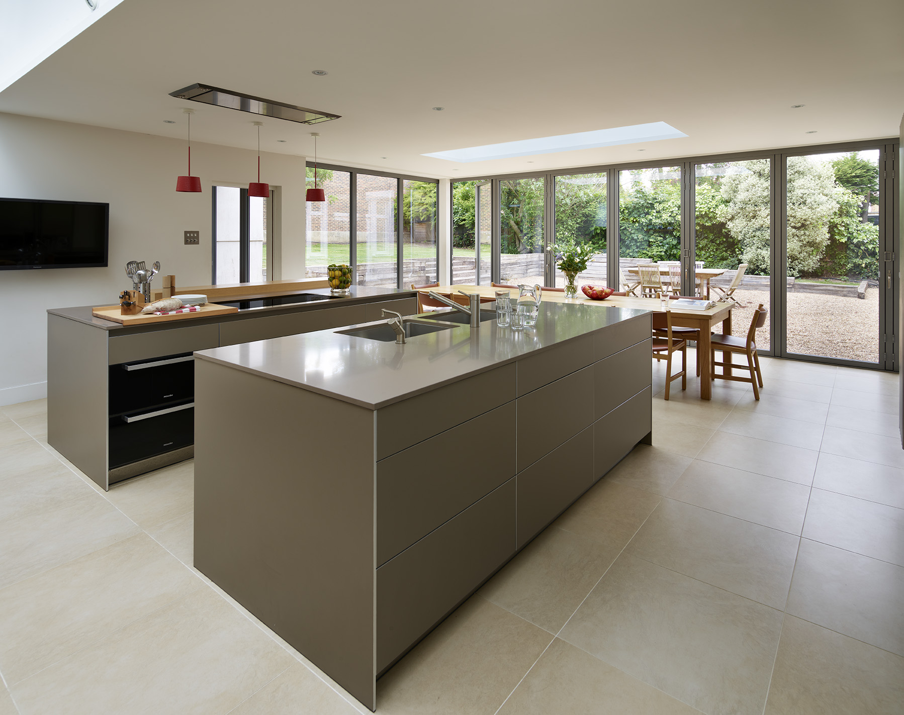 Glass box extension on thatched cottage: Kitchen Architecture's ...