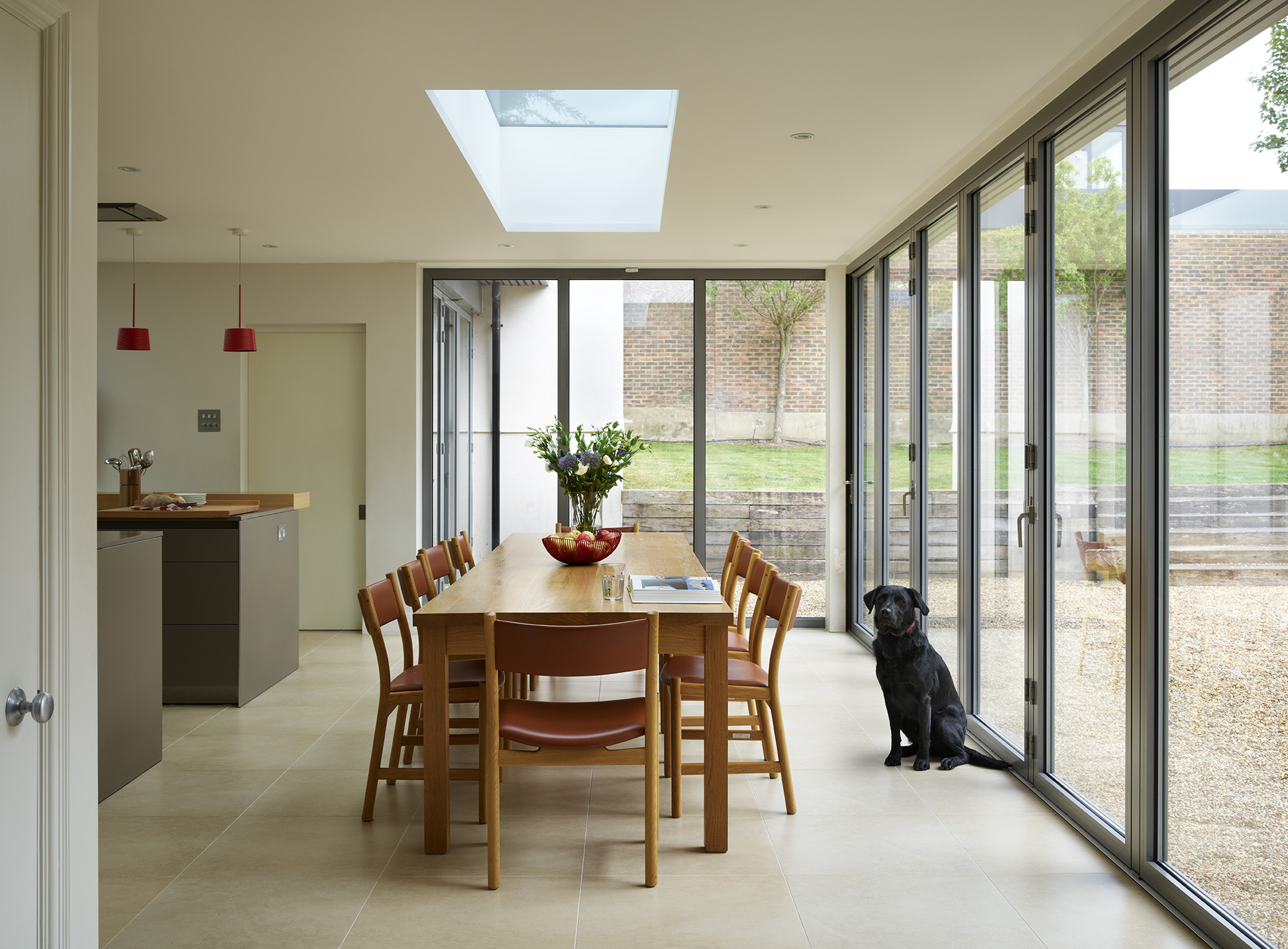 Large family kitchen: Kitchen Architecture's b3 by Kitchen Architecture ...