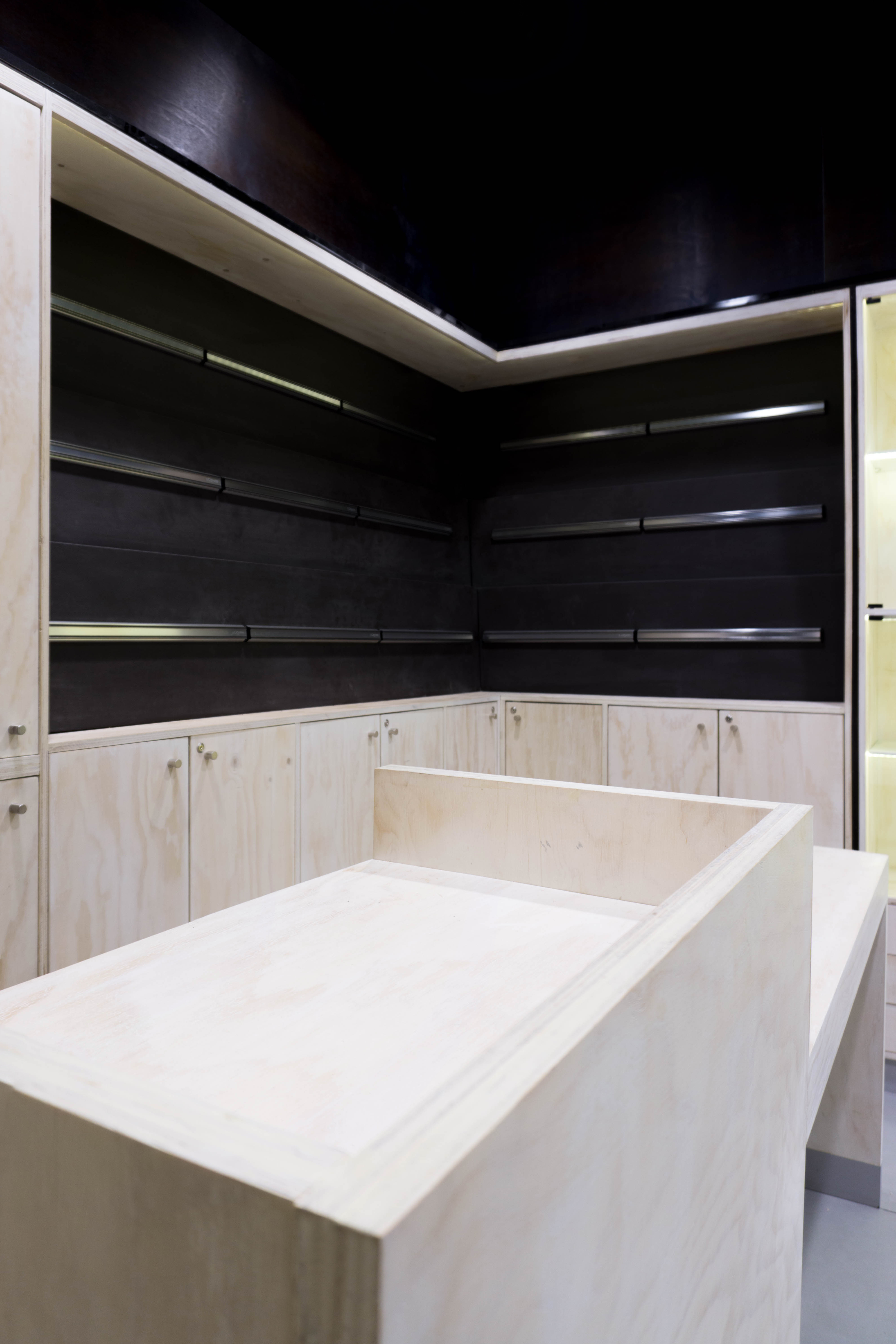 Knife Store Mall Costanera Center by SZAA (Sarmiento Zamora Associated ...