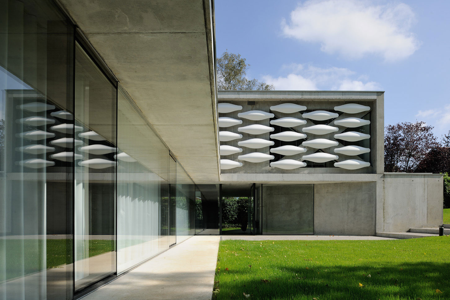 House on the lake by AUM Pierre Minassian - Architizer