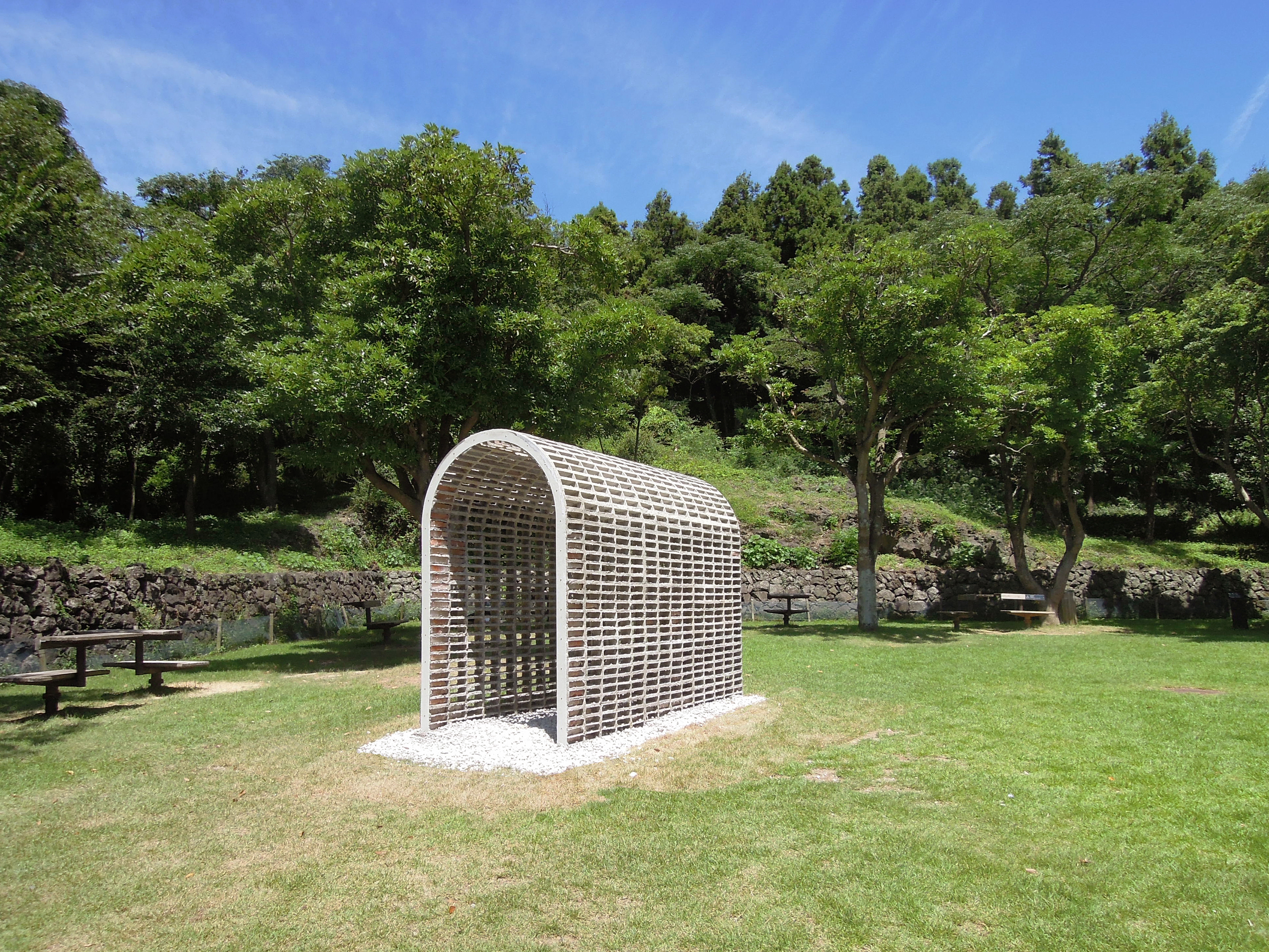 Dissolving Arch by stpmj - Architizer