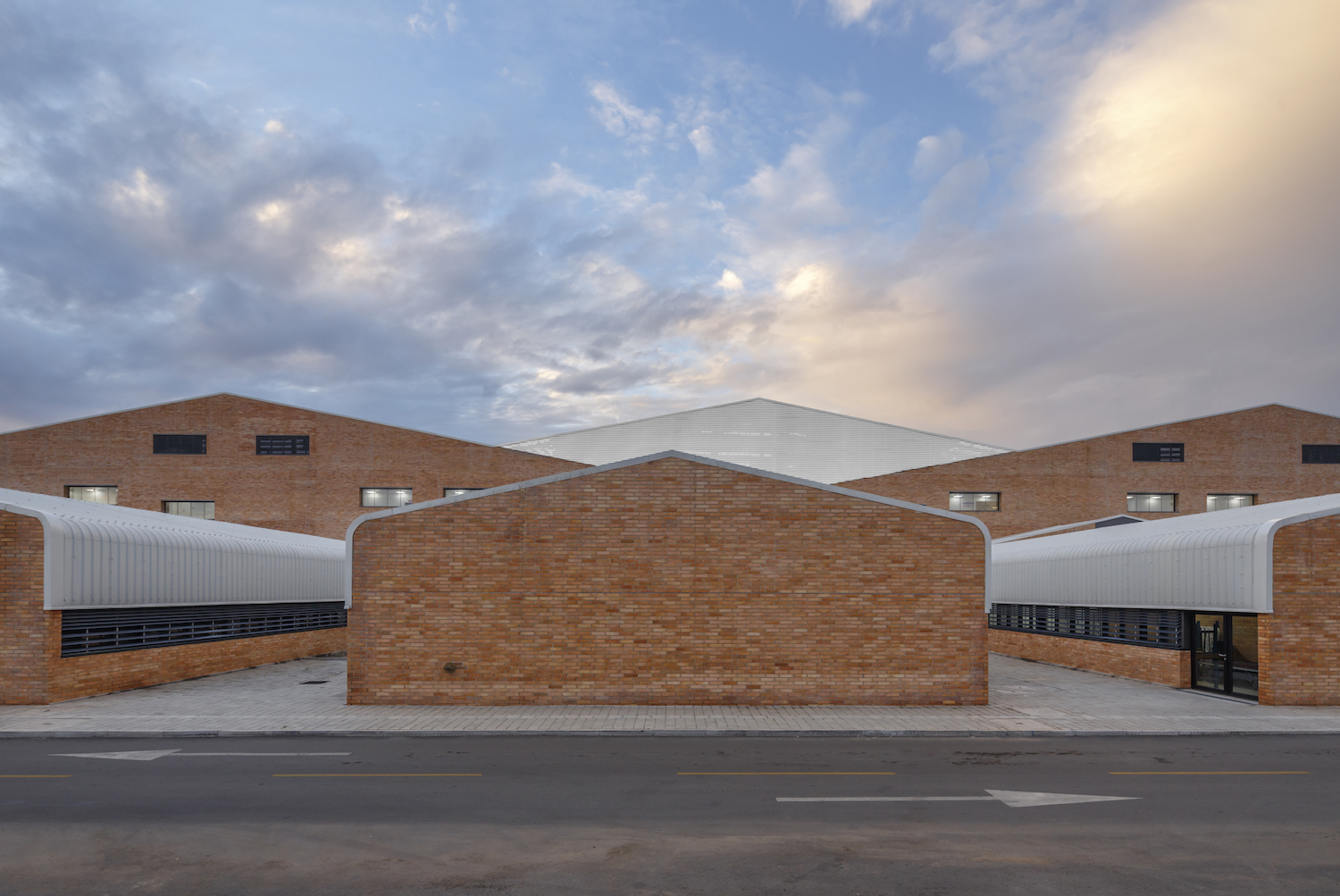 Machala Fluid Hospital by PMMT Forward Thinking Healthcare Architecture ...