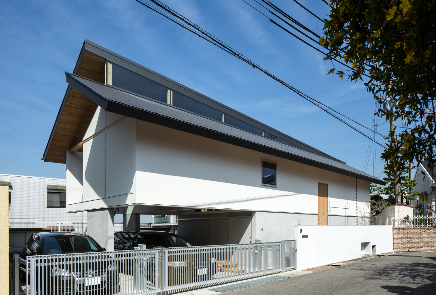 Eaves Around House by Masahiro Miyake (y+M design office) - Architizer