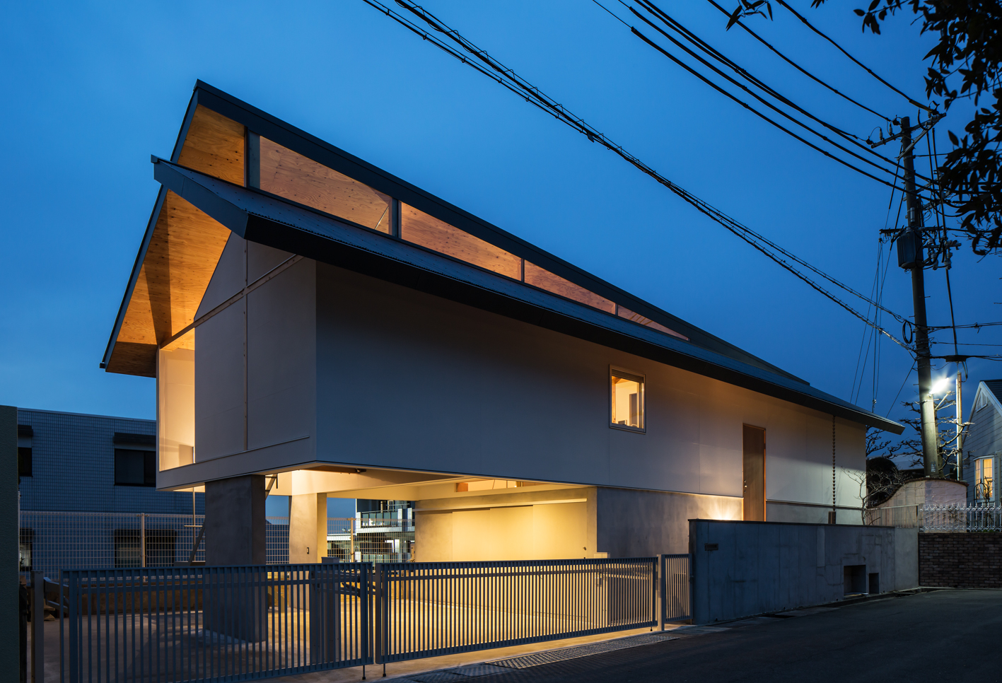 Split Roof by Masahiro Miyake (y+M design office) - Architizer