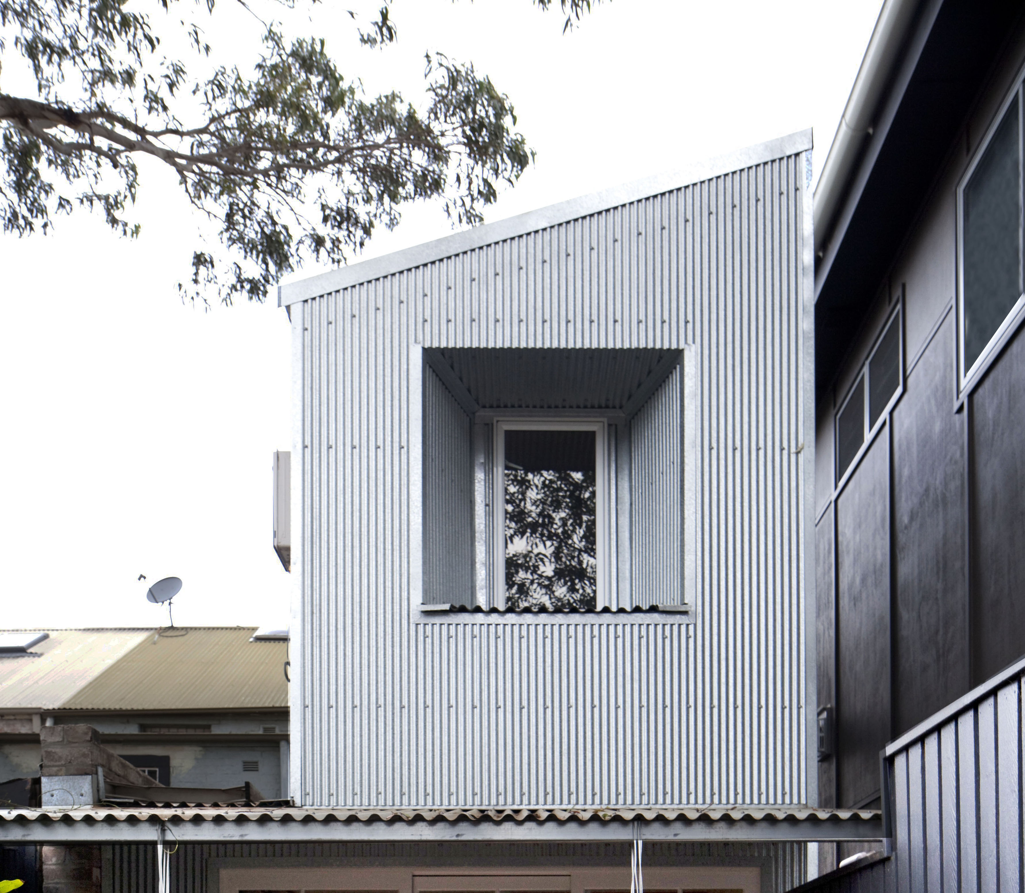 BLACK LINE HOUSE by HECTOR ABRAHAMS ARCHITECTS - Architizer