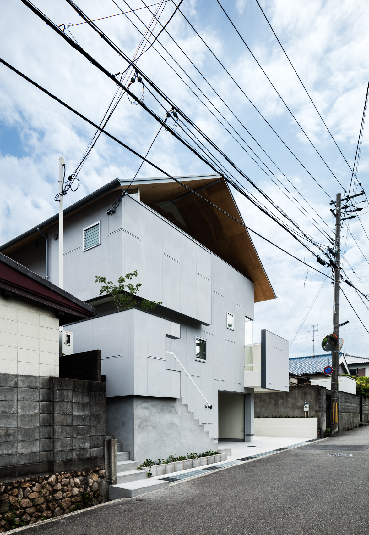 Eaves Around House by Masahiro Miyake (y+M design office) - Architizer