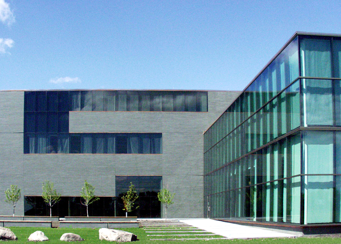 Vista Building at Great Plains Software by Snow Kreilich Architects ...