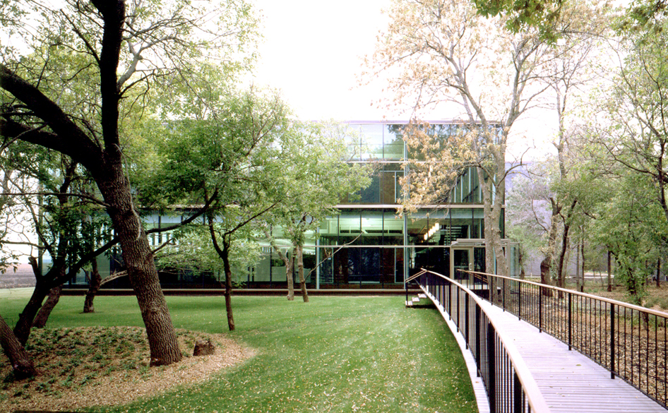 Vista Building at Great Plains Software by Snow Kreilich Architects ...