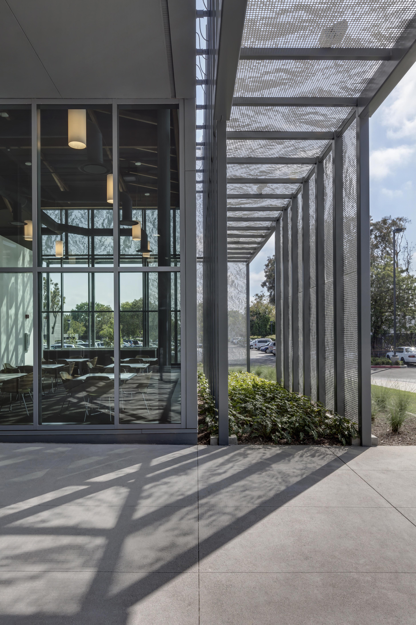 Medtronic Orange County Headquarters by Snow Kreilich Architects ...