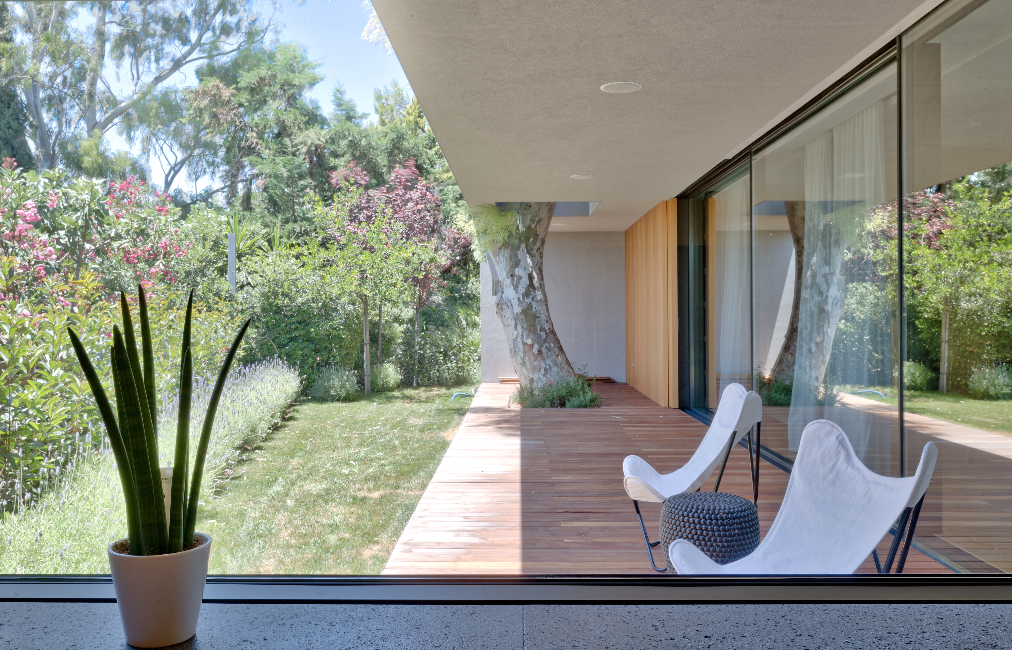 Architect Panos Nikolaidis (pnd) designs a pool house in Athens by pnd ...