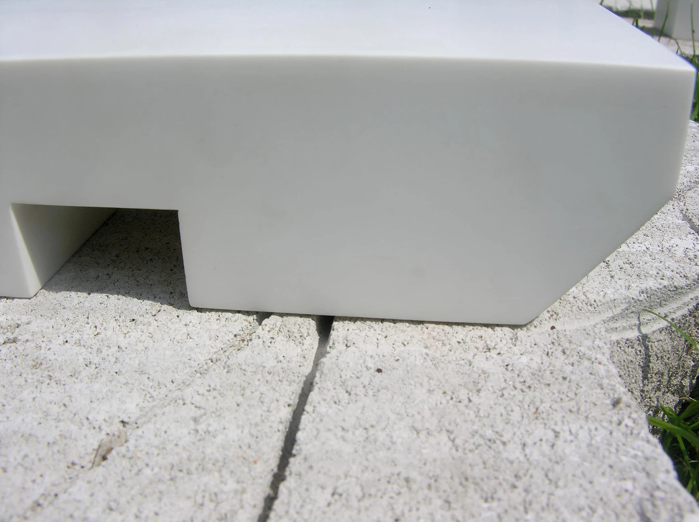 BENCH CORIAN PORTABLE ARCHITECTURE 2010 by L A B O R A T O R Y A R T ...