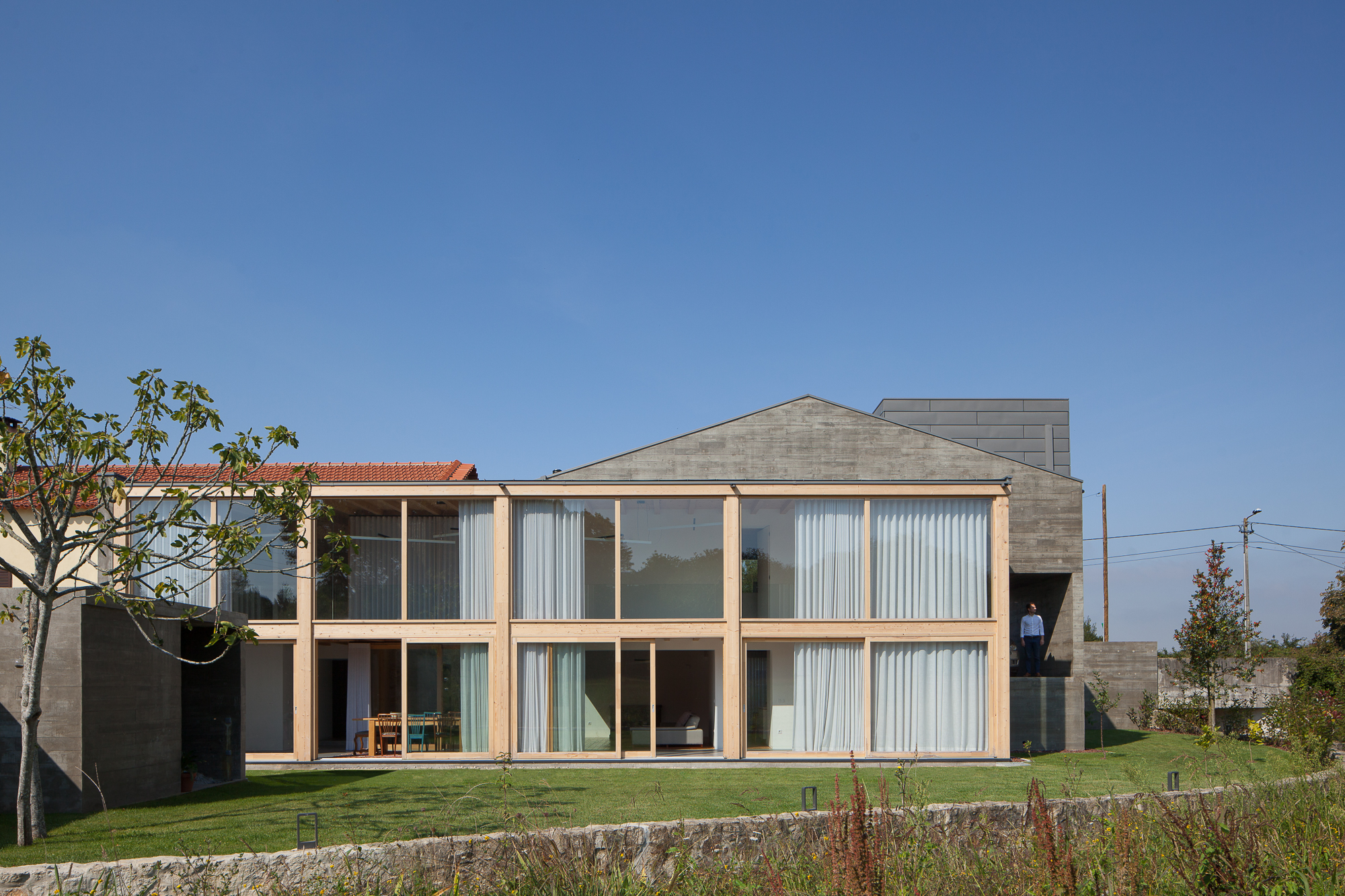 SANTA MARIA_HOUSE by PEDRO HENRIQUE ARQUITECTO - Architizer