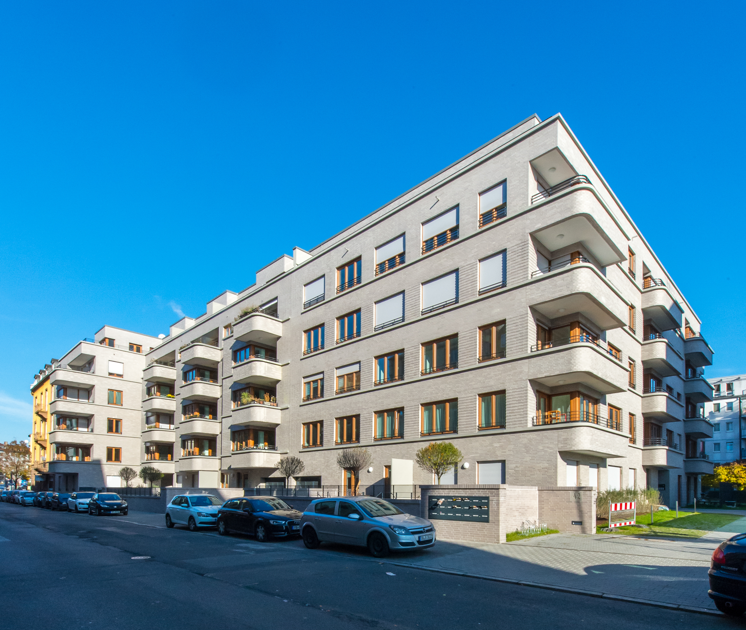 residential and commercial building "R7" by Stefan Forster GmbH ...