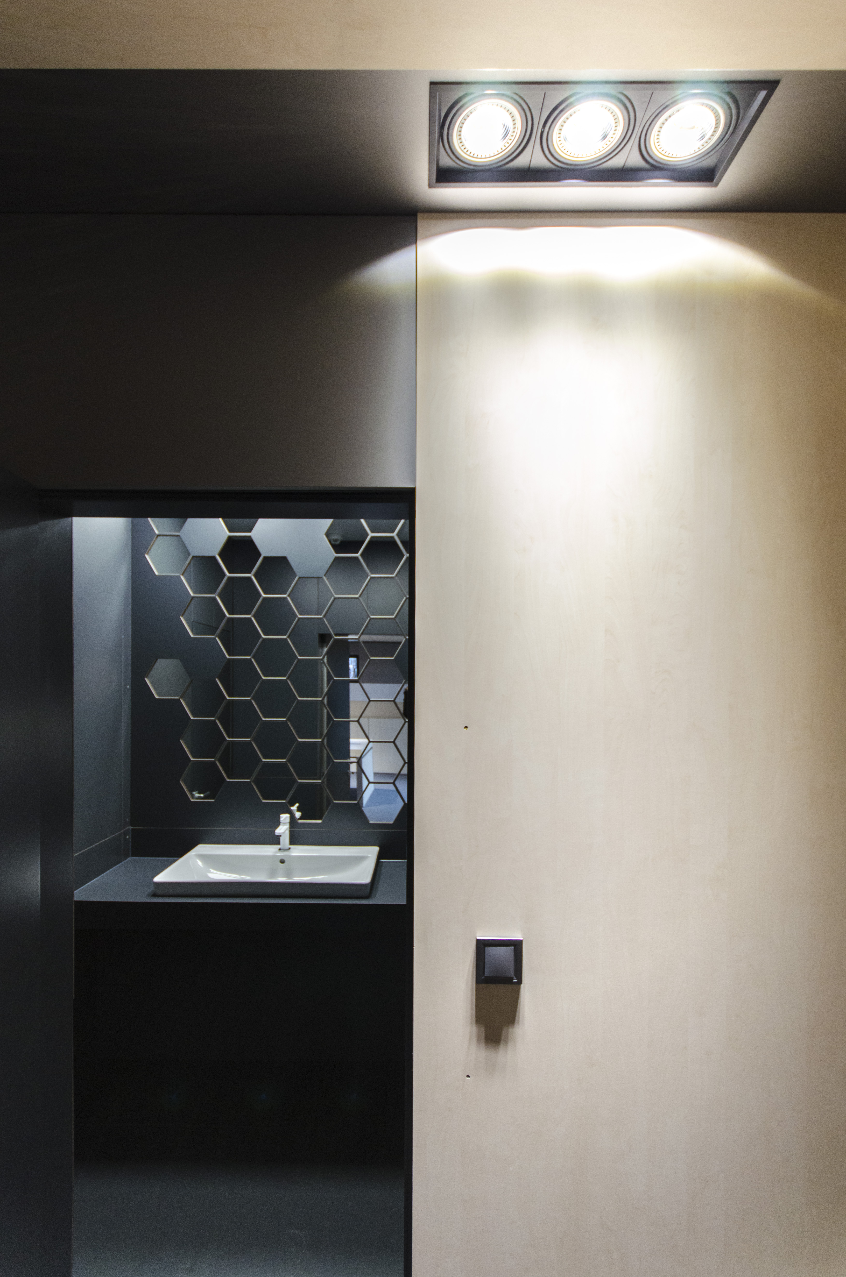 A completely demountable office space by Parasite Studio - Architizer