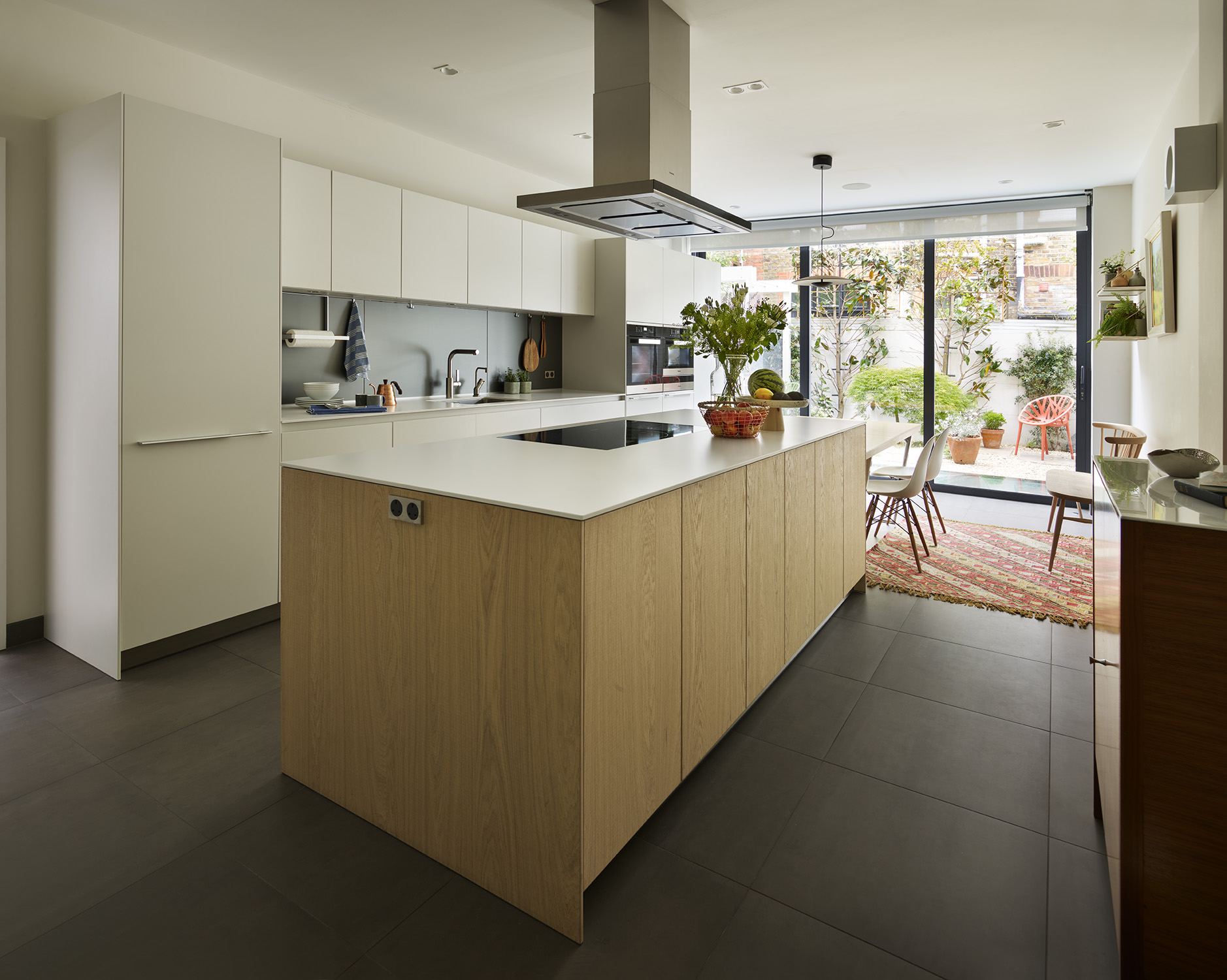 Glass box extension on thatched cottage: Kitchen Architecture's ...