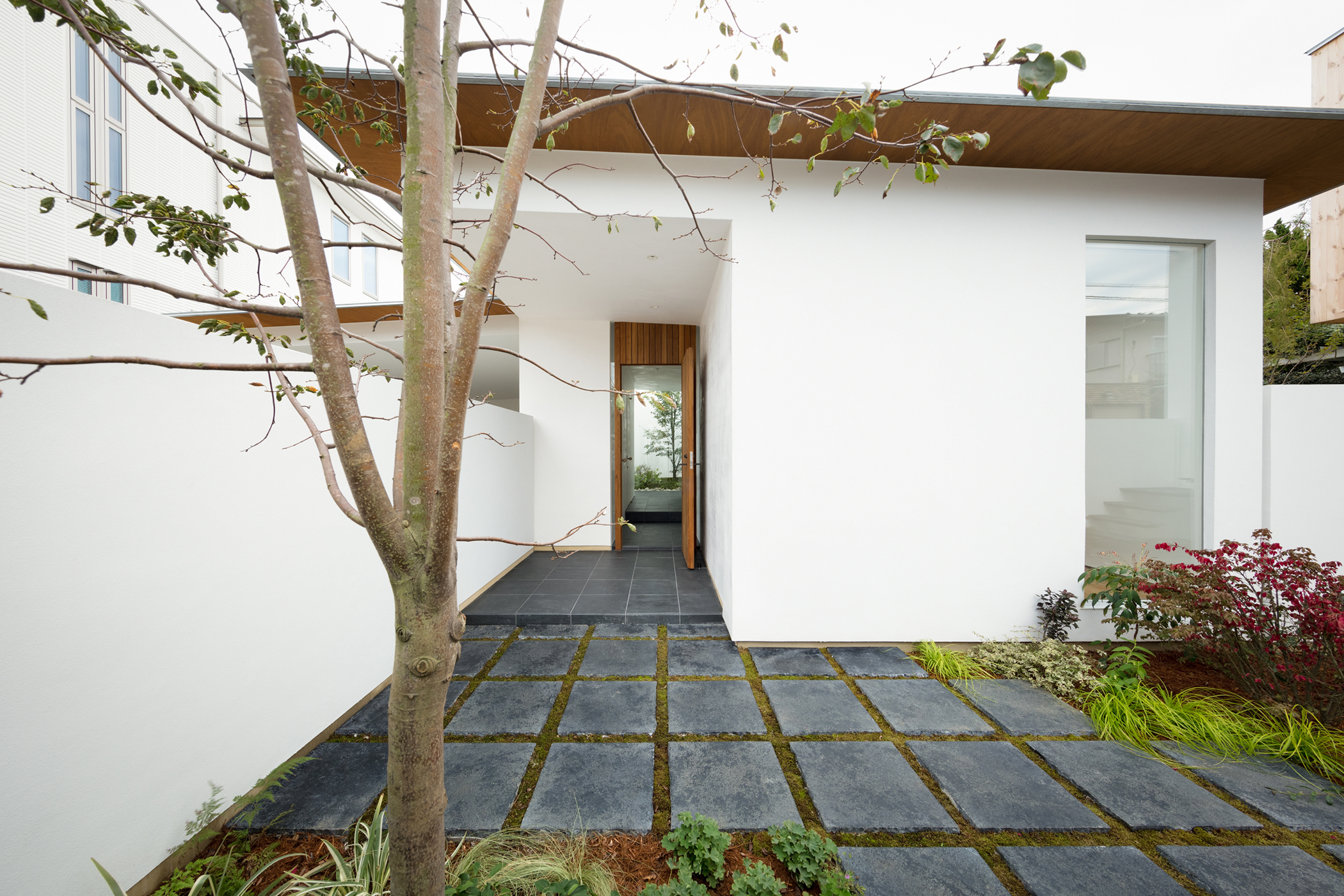 Seven Gardens House by IKAWAYA Architects - Architizer