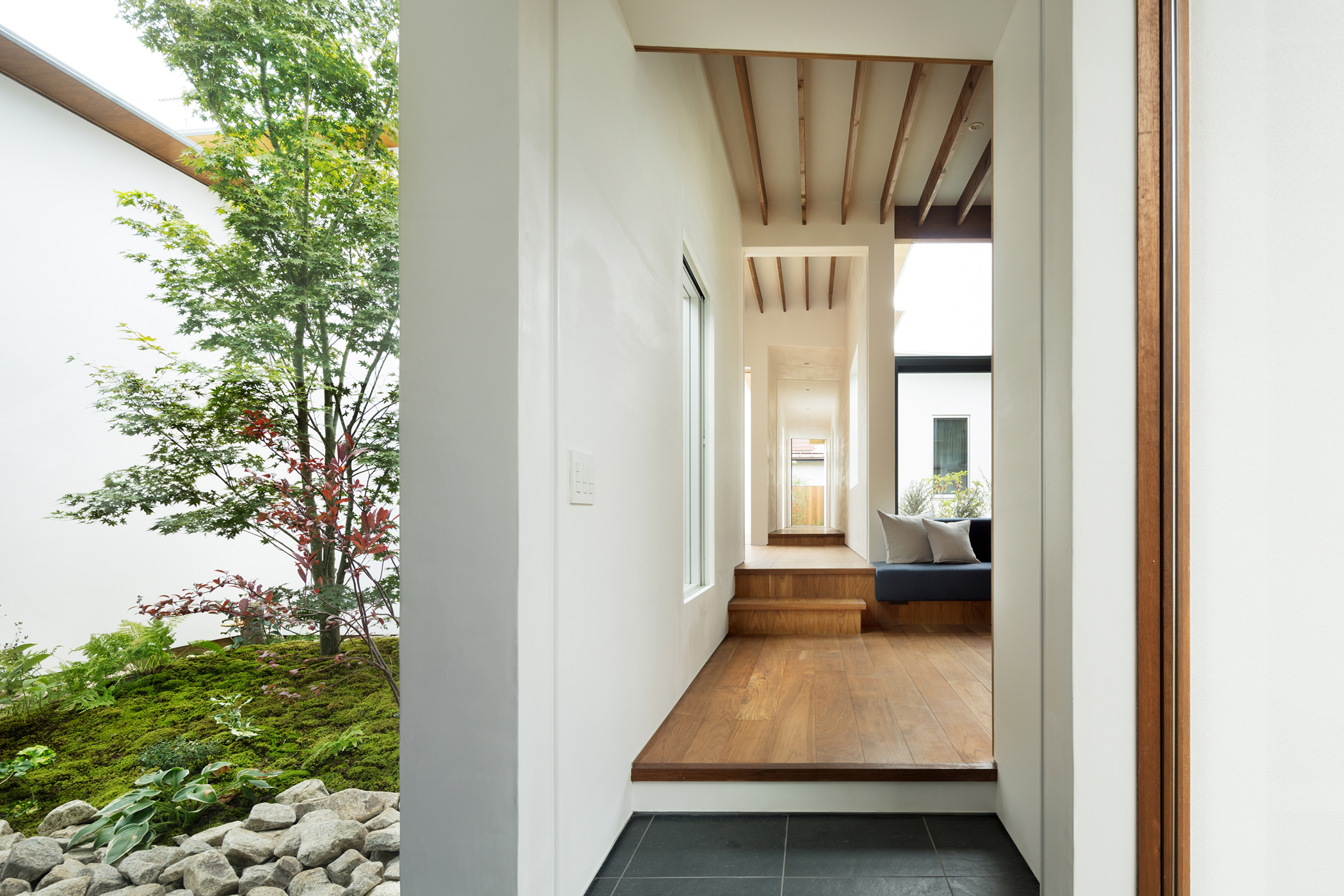 Seven Gardens House by IKAWAYA Architects - Architizer