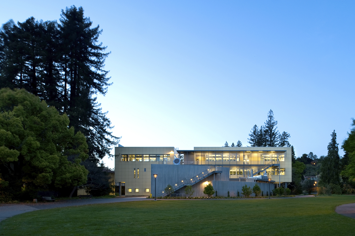 COMMUNITY COLLEGE: FINE ARTS BUILDING by Marcy Wong Donn Logan ...