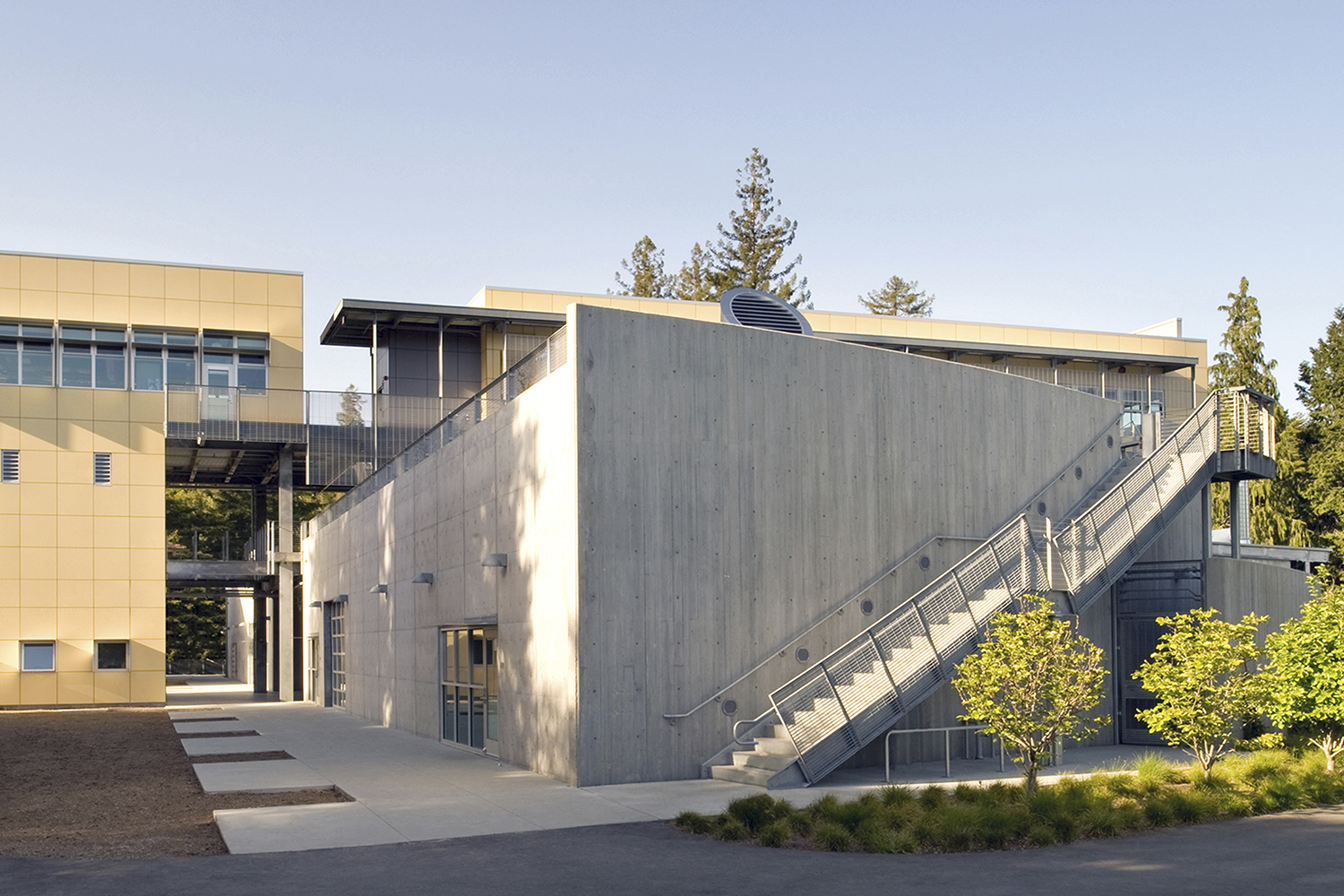 COMMUNITY COLLEGE: FINE ARTS BUILDING by Marcy Wong Donn Logan ...