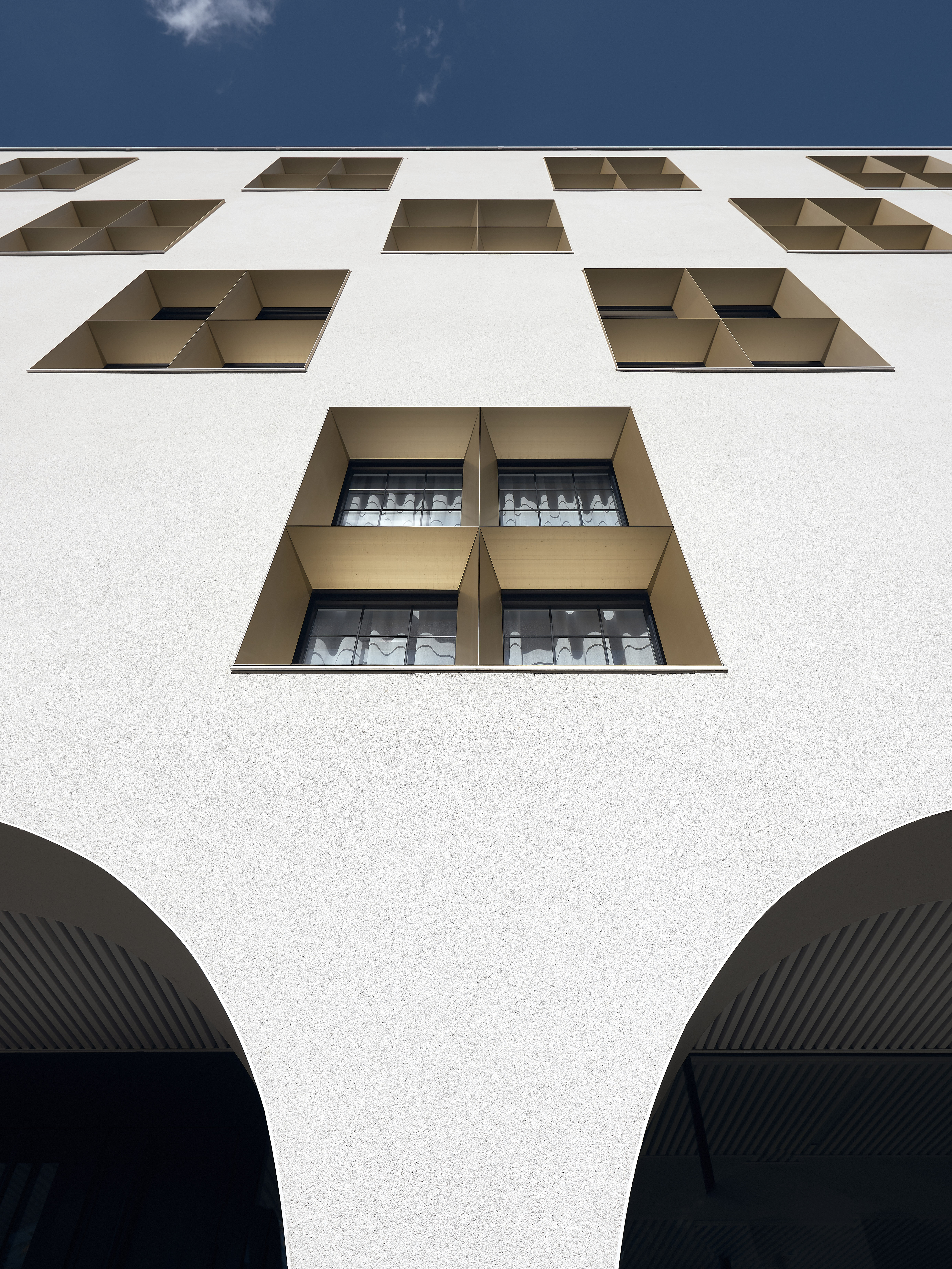 Researchers residence & 33 housing by Antonini Darmon Architects ...