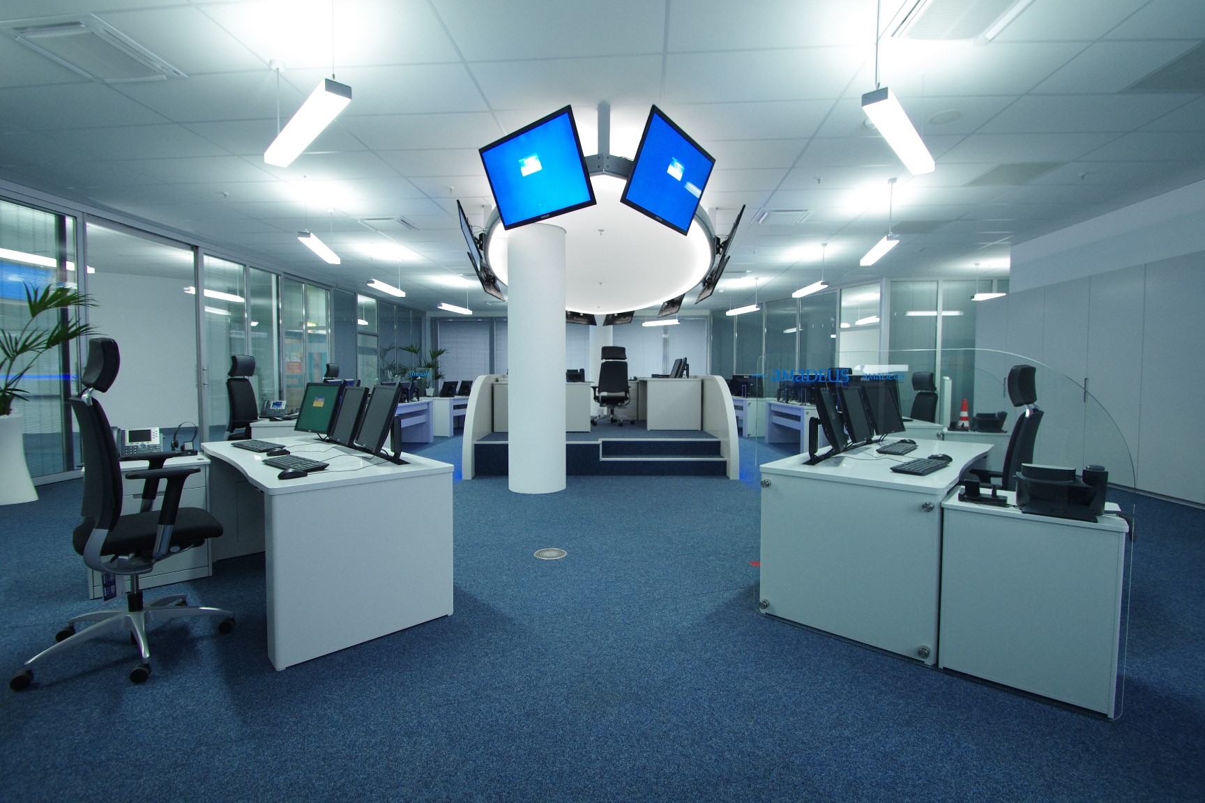 Amadeus’ operation room of their computer centre in Erding by livebau ...