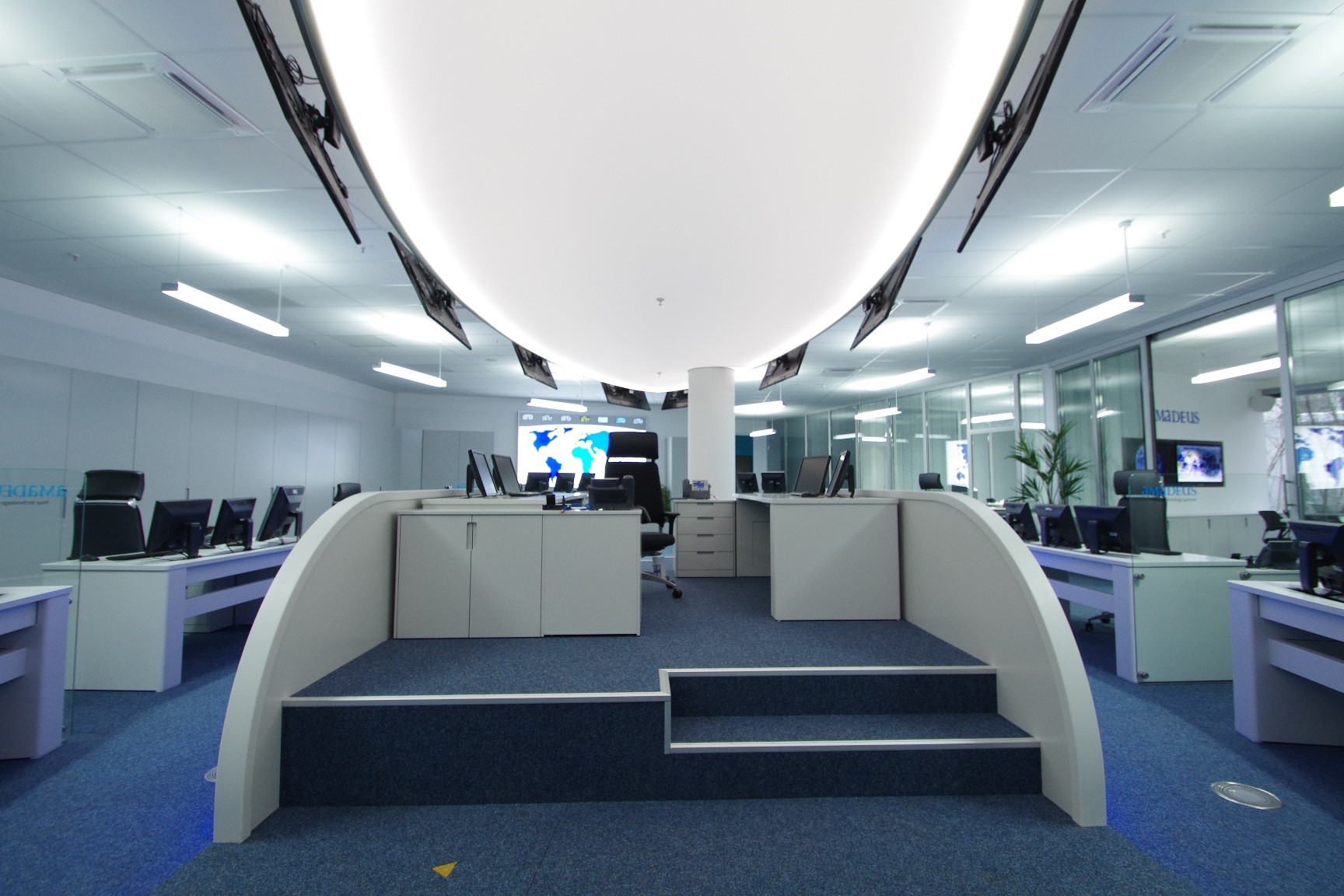 Amadeus’ operation room of their computer centre in Erding - Architizer