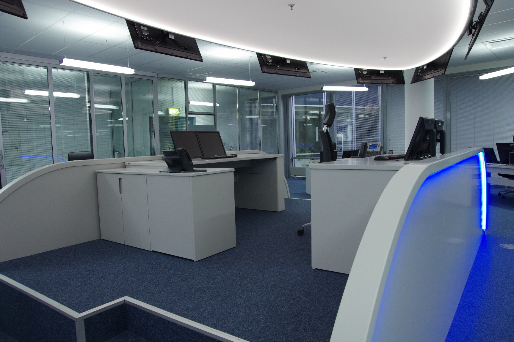 Amadeus’ operation room of their computer centre in Erding by livebau ...