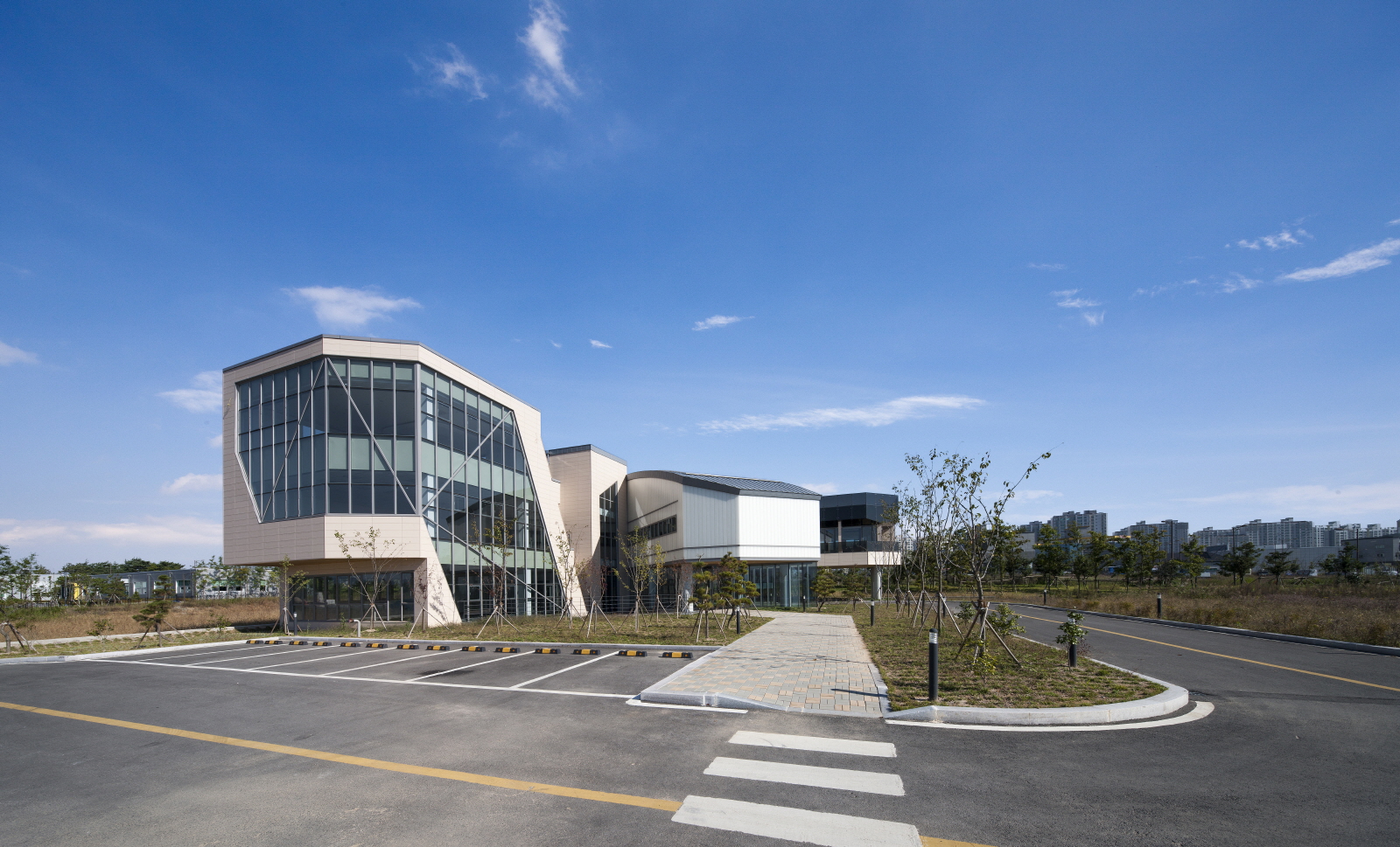 iDRS HQ by 'Snow AIDe - Architizer