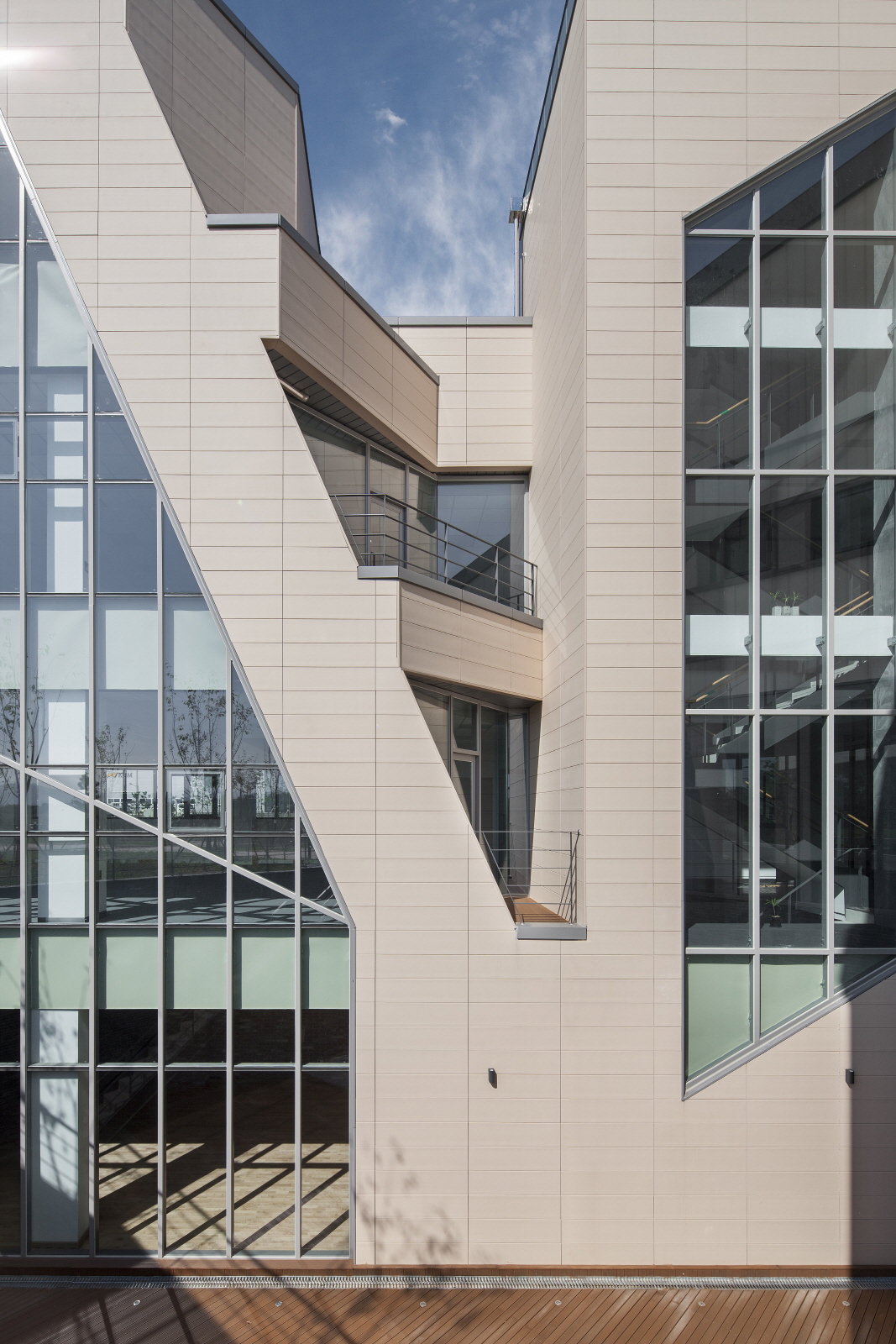 iDRS HQ by 'Snow AIDe - Architizer