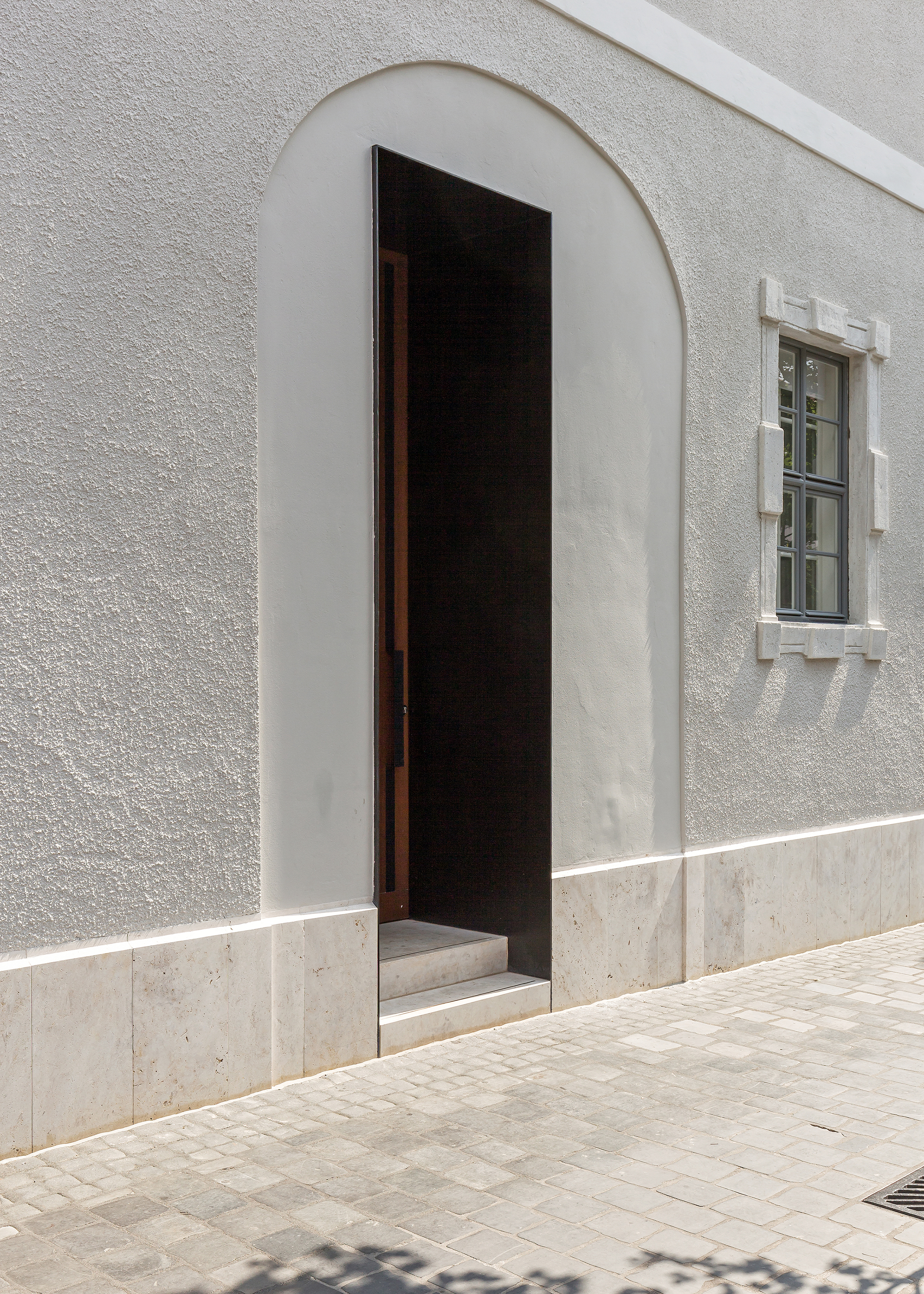 Recon­struction of historic Town Hall of Buda by Hetedik Műterem ...