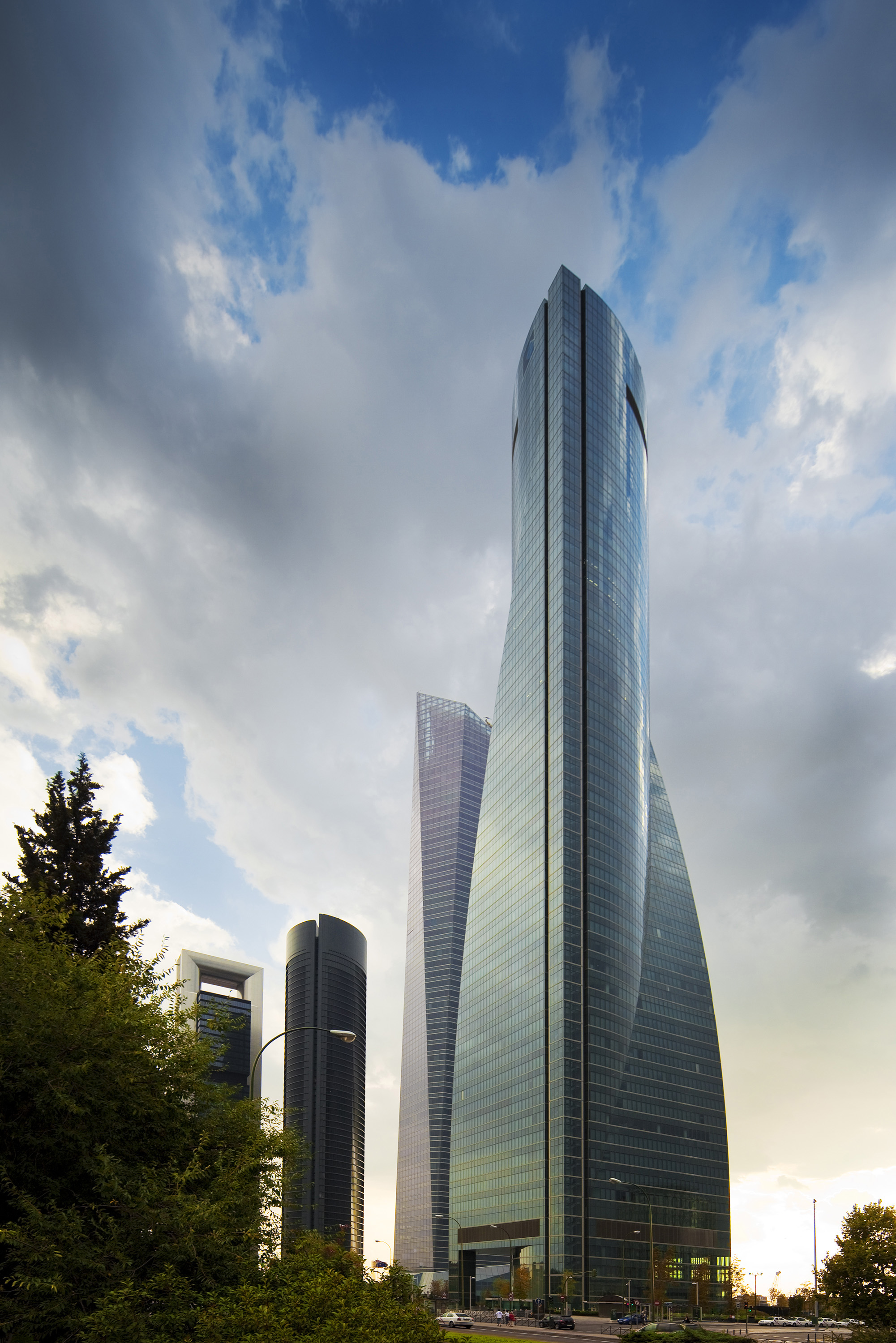 Torre Emperador Castellana (originally Torre Espacio) by Pei Cobb Freed ...