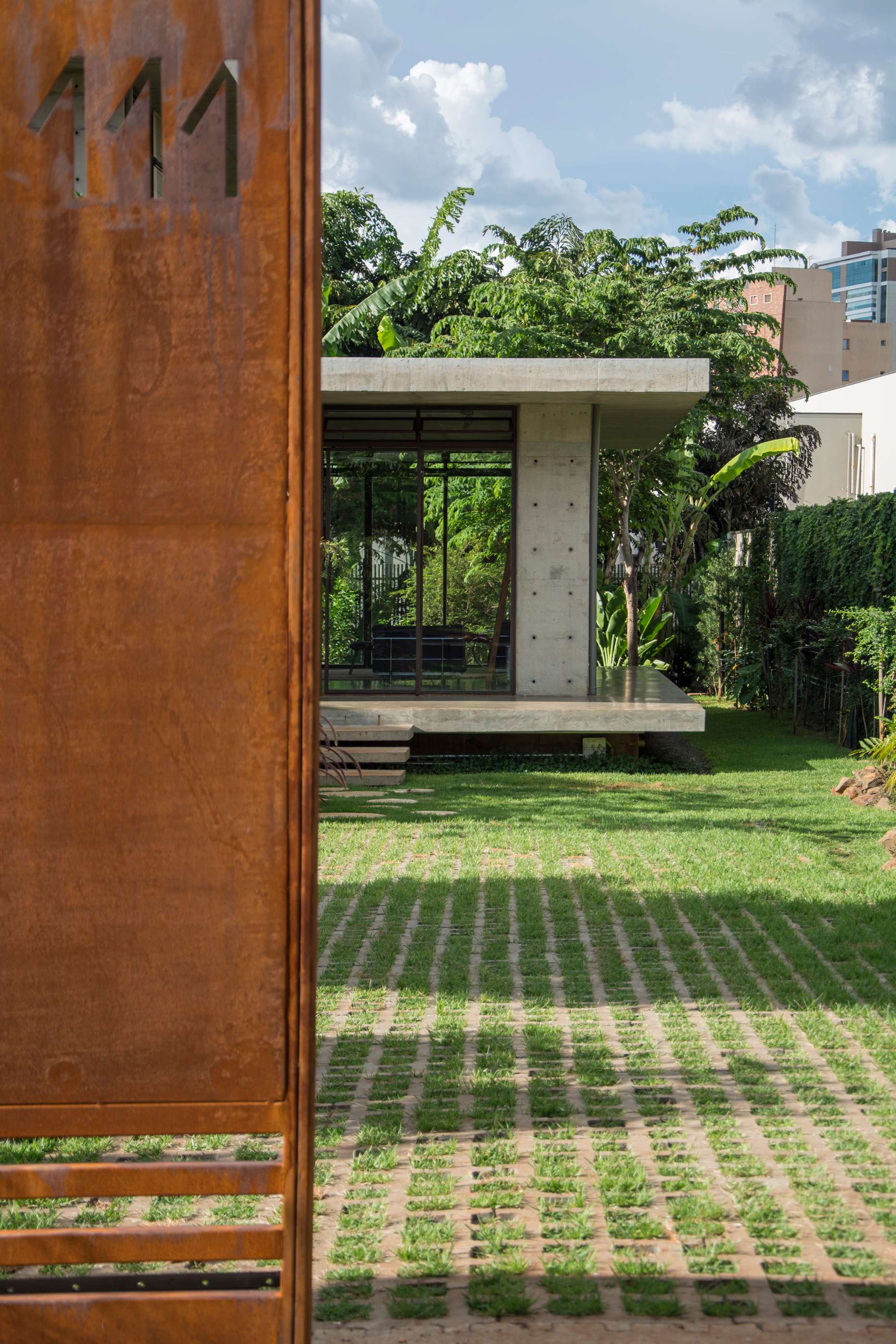 CASA PETRO by FERNANDA PADULA ARQUITETURA - Architizer