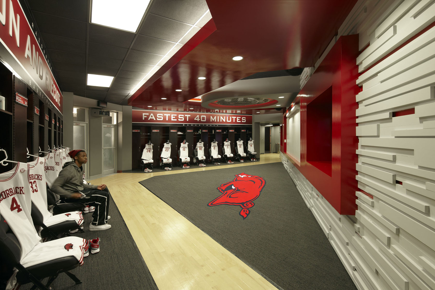 Razorback Basketball Locker Rooms - Architizer
