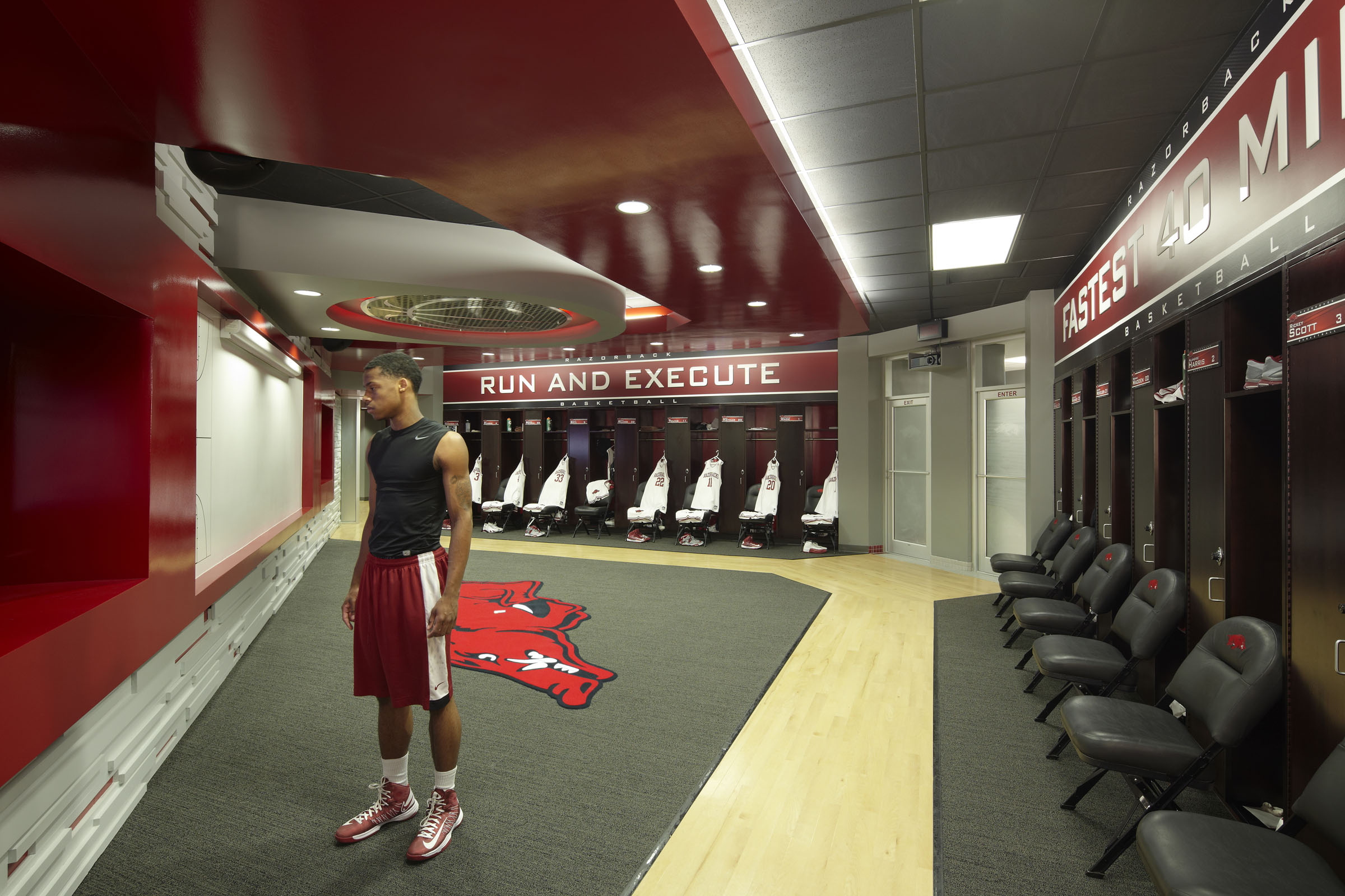 Razorback Basketball Locker Rooms - Architizer