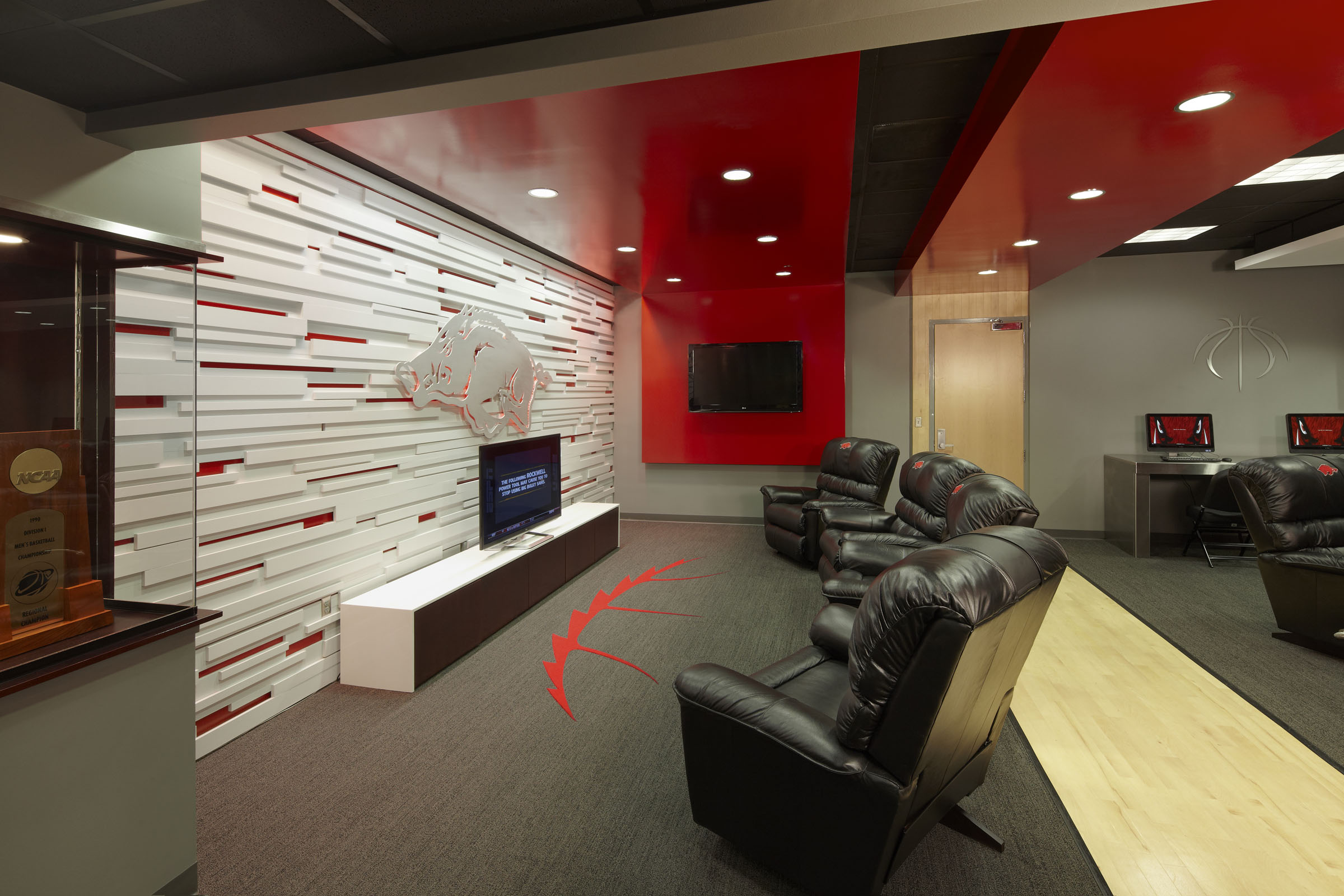 Razorback Basketball Locker Rooms by modus studio - Architizer