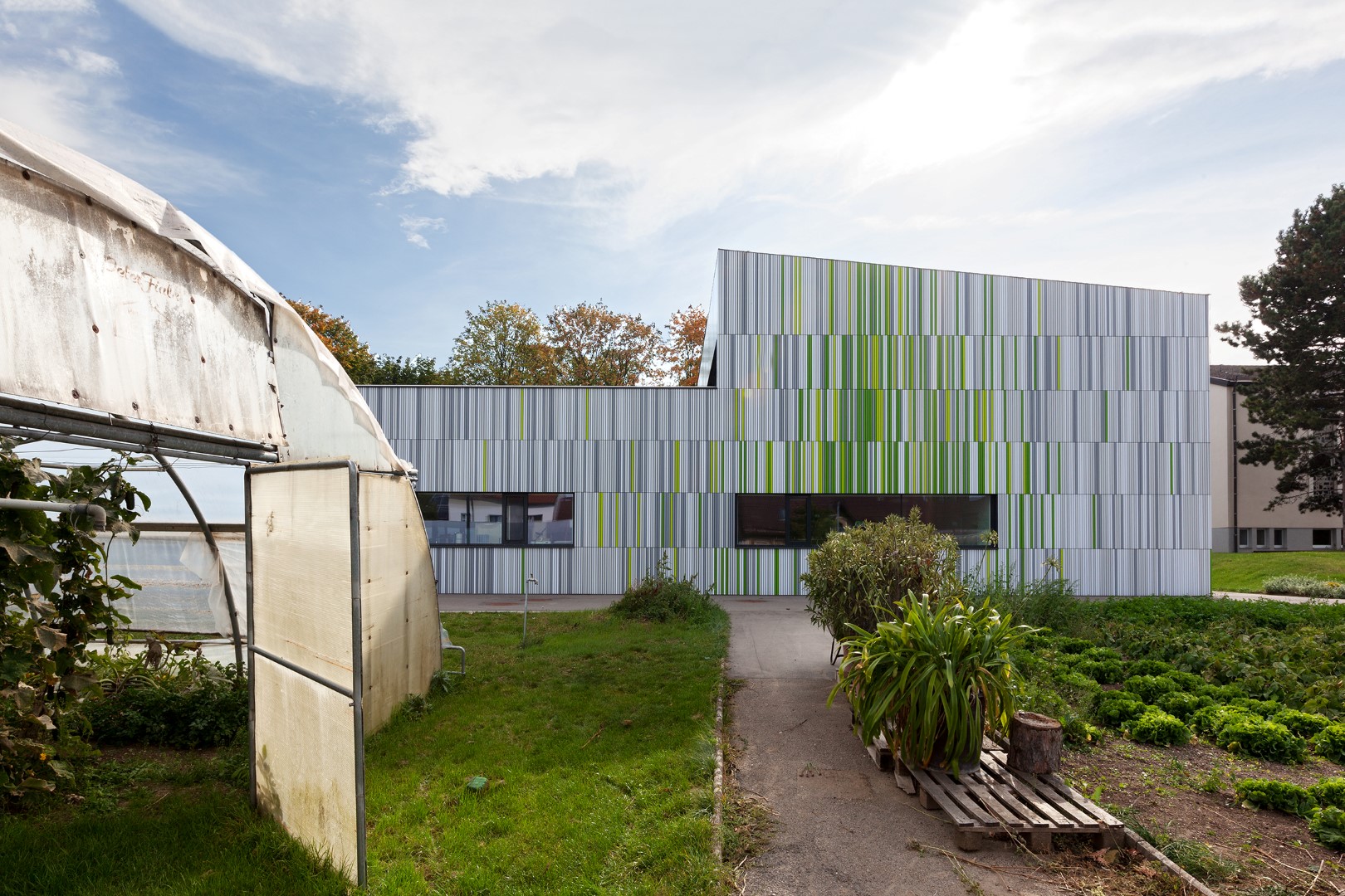 The enchanted shed - Leopold House in the Vienna Woods by Franz&Sue ...
