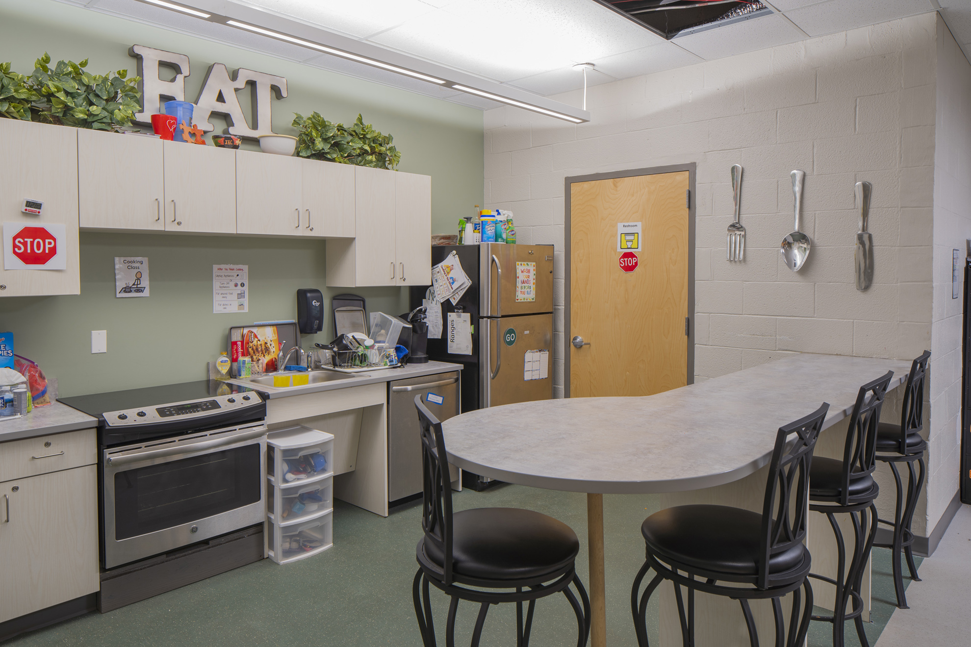 David E Owens Middle School - IBC Classroom Conversion by Solutions ...