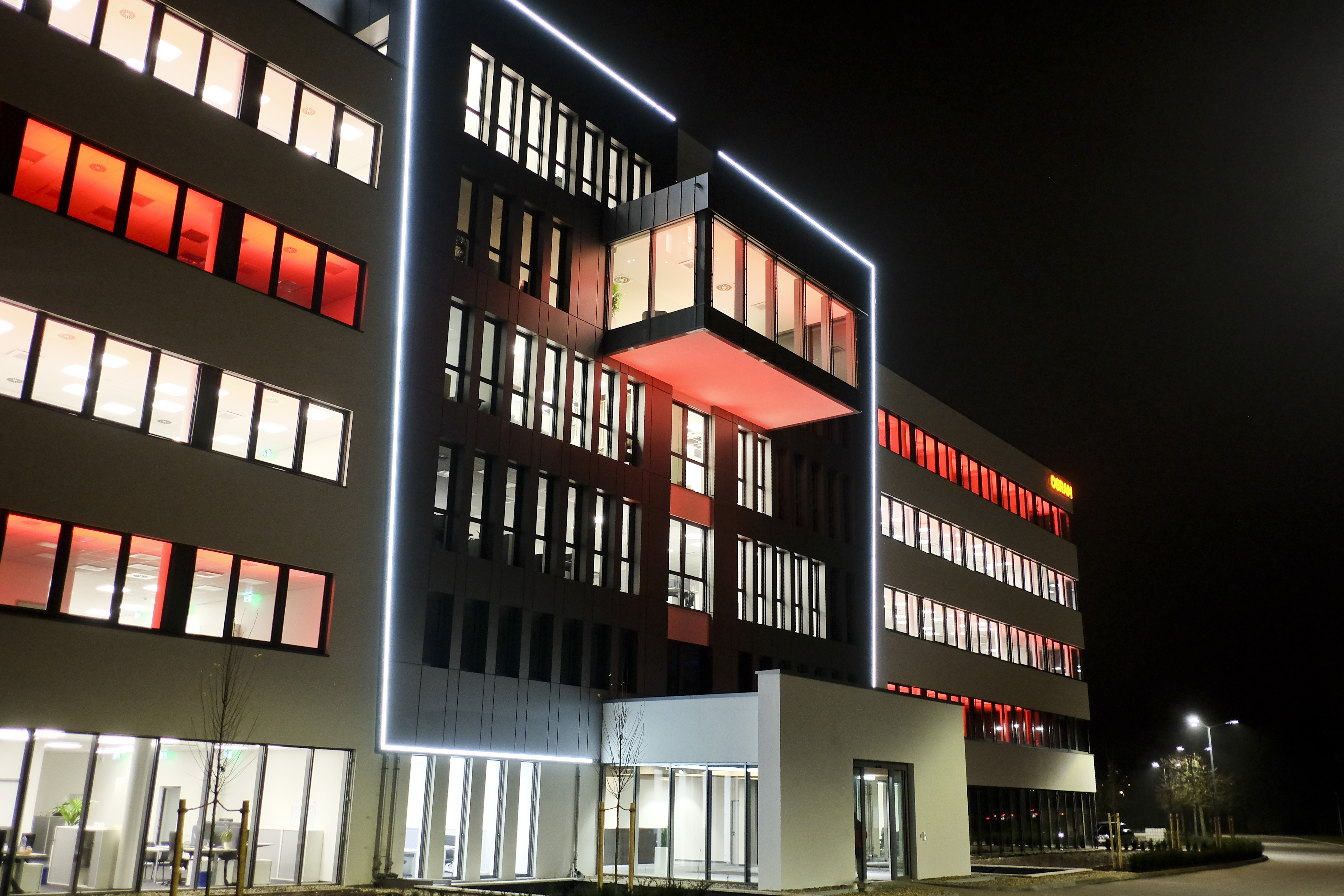 Amadeus’ operation room of their computer centre in Erding - Architizer