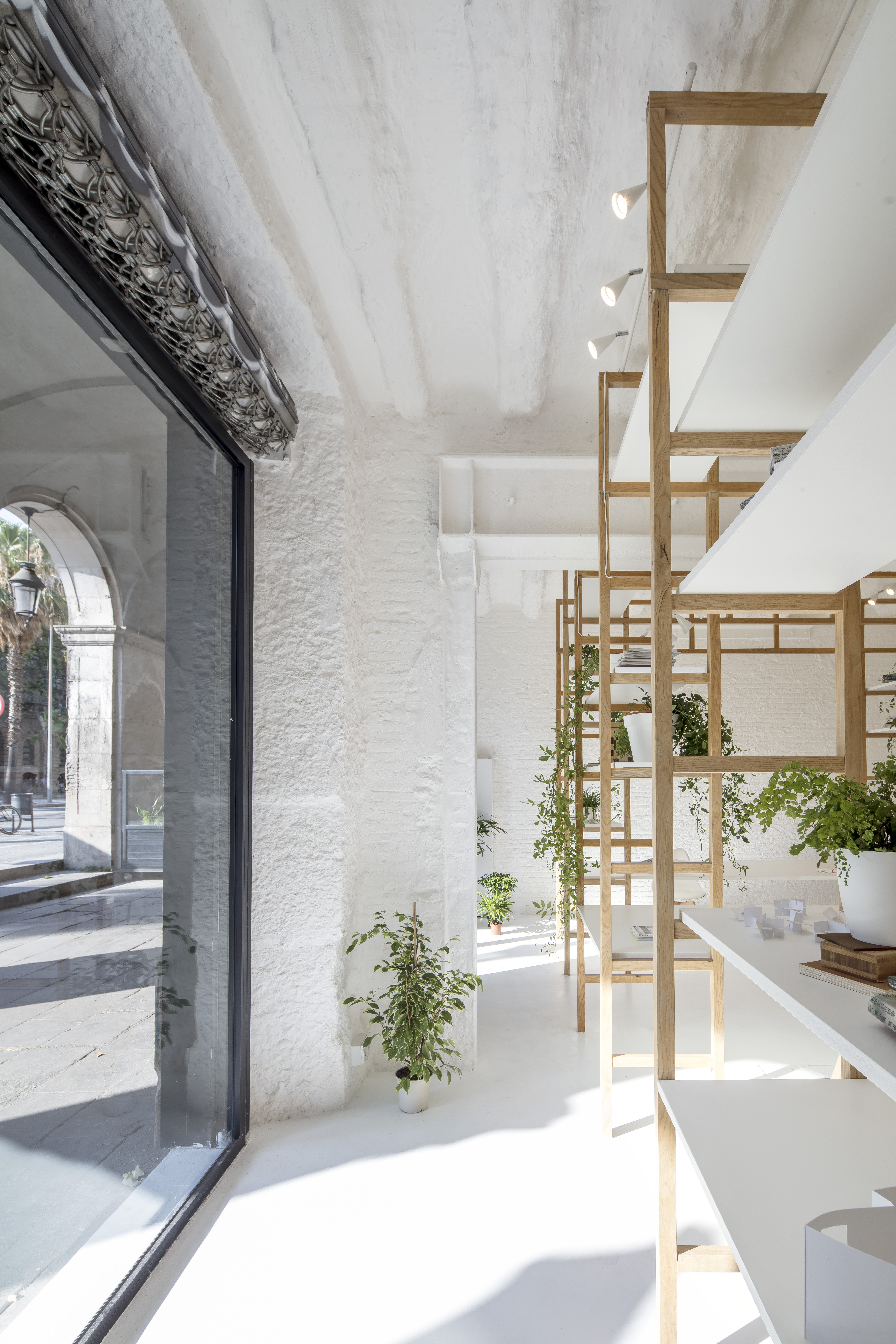 Multidisciplinary design office by Roman Izquierdo Bouldstridge ...