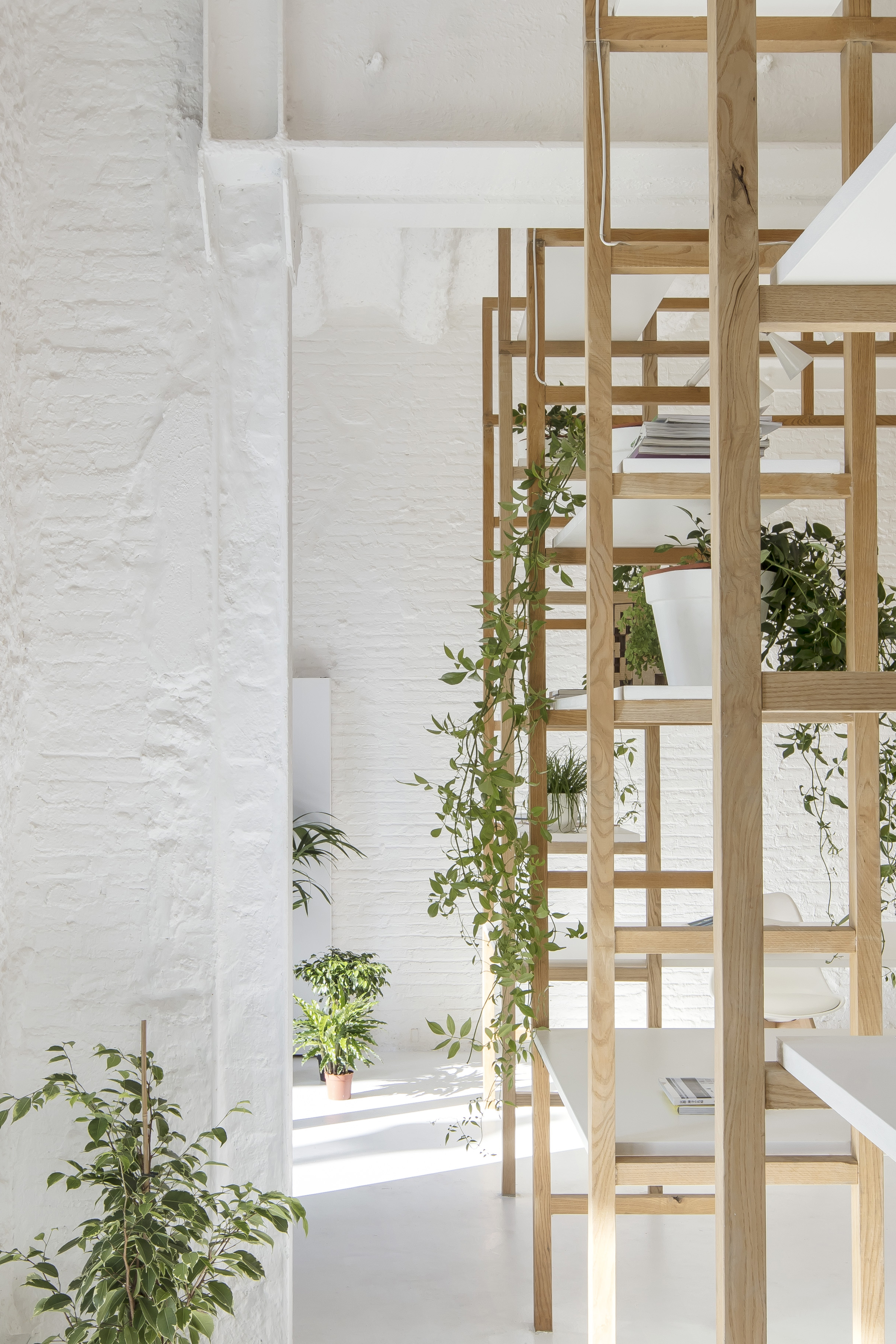 Multidisciplinary design office by Roman Izquierdo Bouldstridge ...