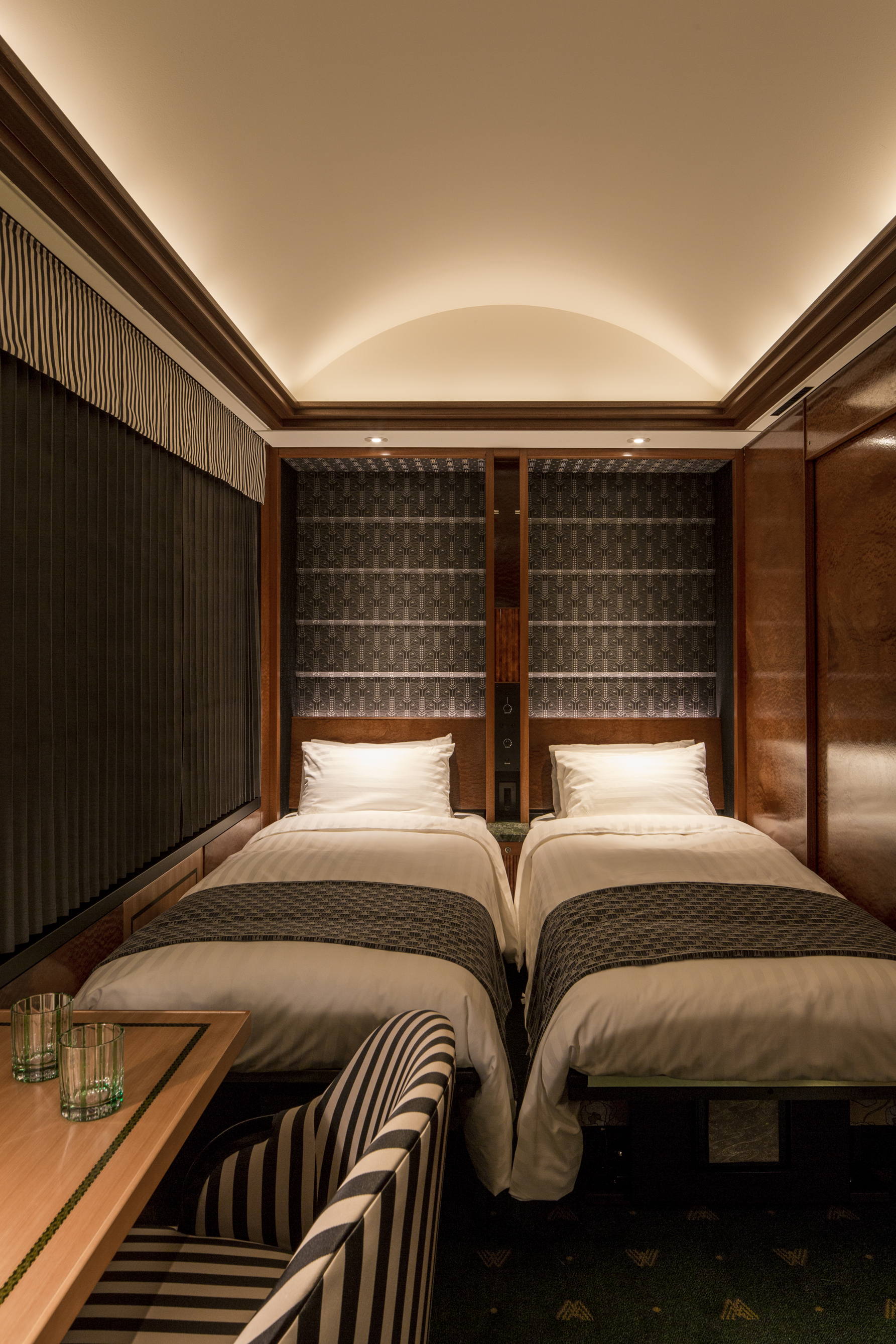 West Japan Railway Company TWILIGHT EXPRESS MIZUKAZE by NIKKEN SPACE ...