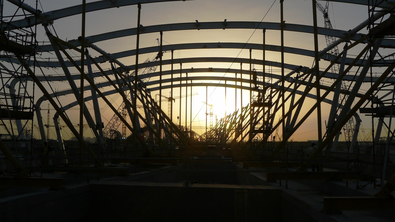 Abu Dhabi International Airport Midfield Terminal Complex by Kohn ...