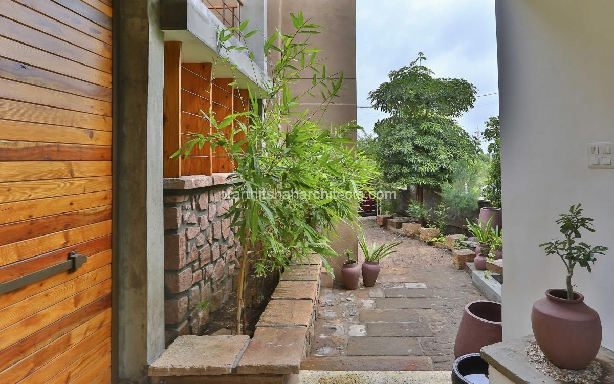 Villa Aaranyak - Farmhouse Design in India by prarthit shah architects ...
